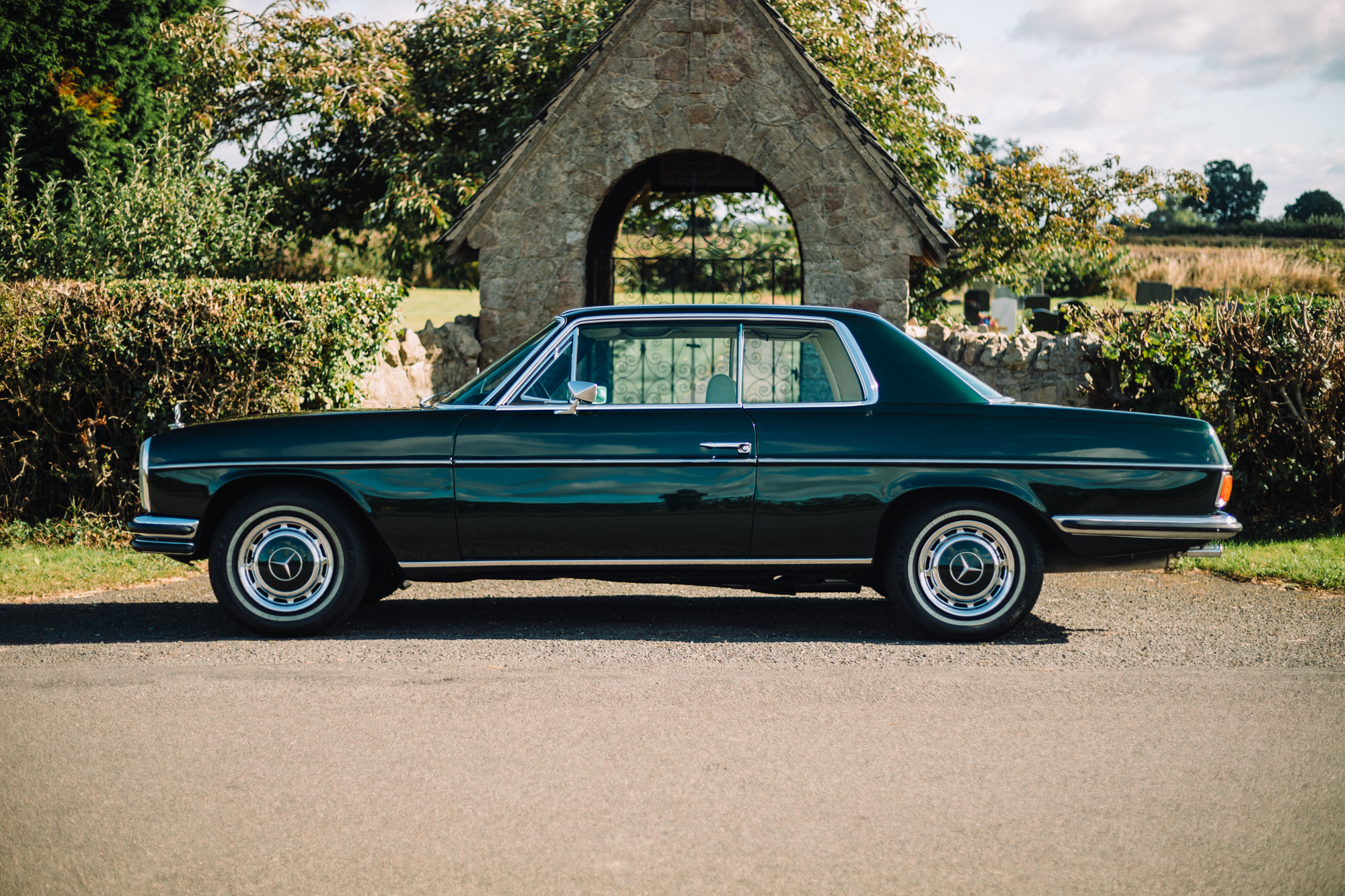 1972 MERCEDES-BENZ (W114) 250 CE