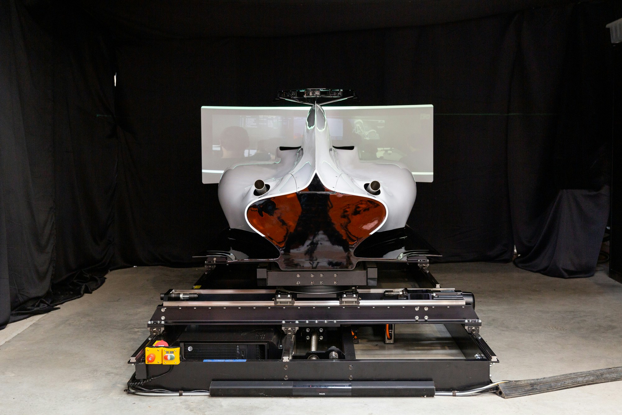 BRD SIMCELL AND V1-500 MOTION SIMULATOR - PRO DRIVER TRAINER