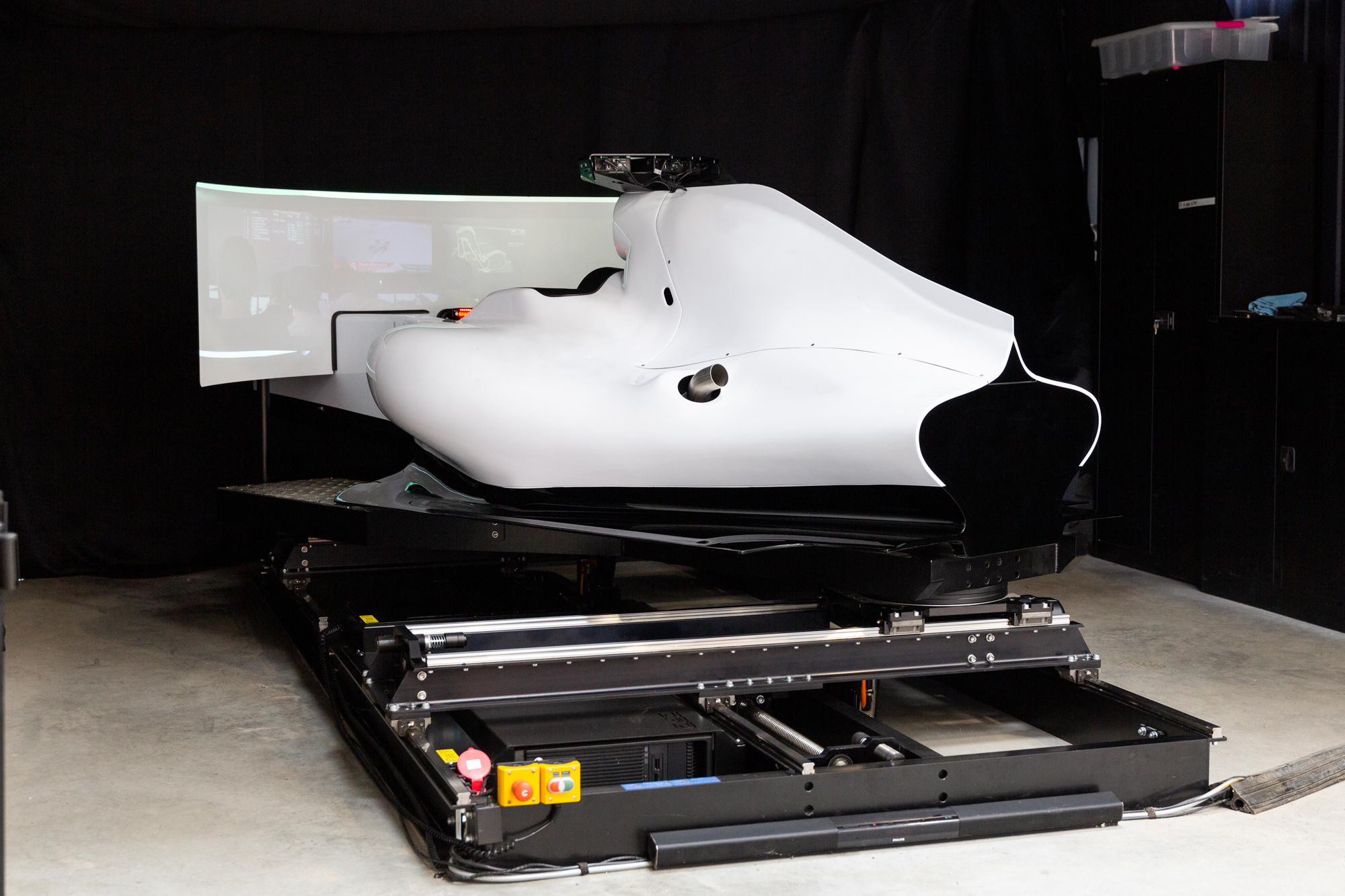 BRD SIMCELL AND V1-500 MOTION SIMULATOR - PRO DRIVER TRAINER