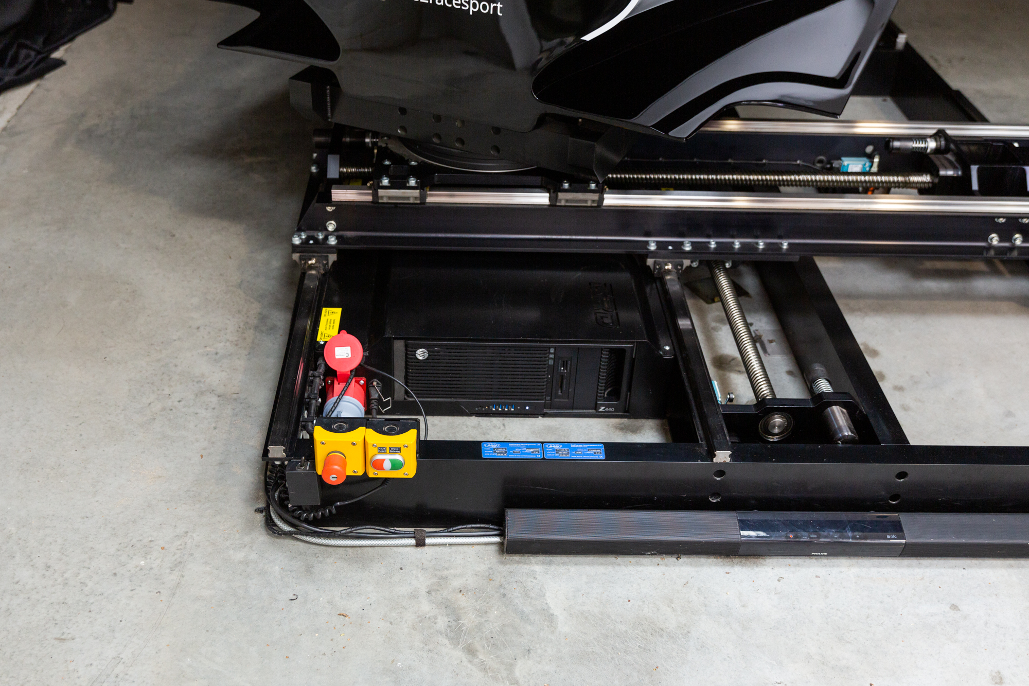 BRD SIMCELL AND V1-500 MOTION SIMULATOR - PRO DRIVER TRAINER
