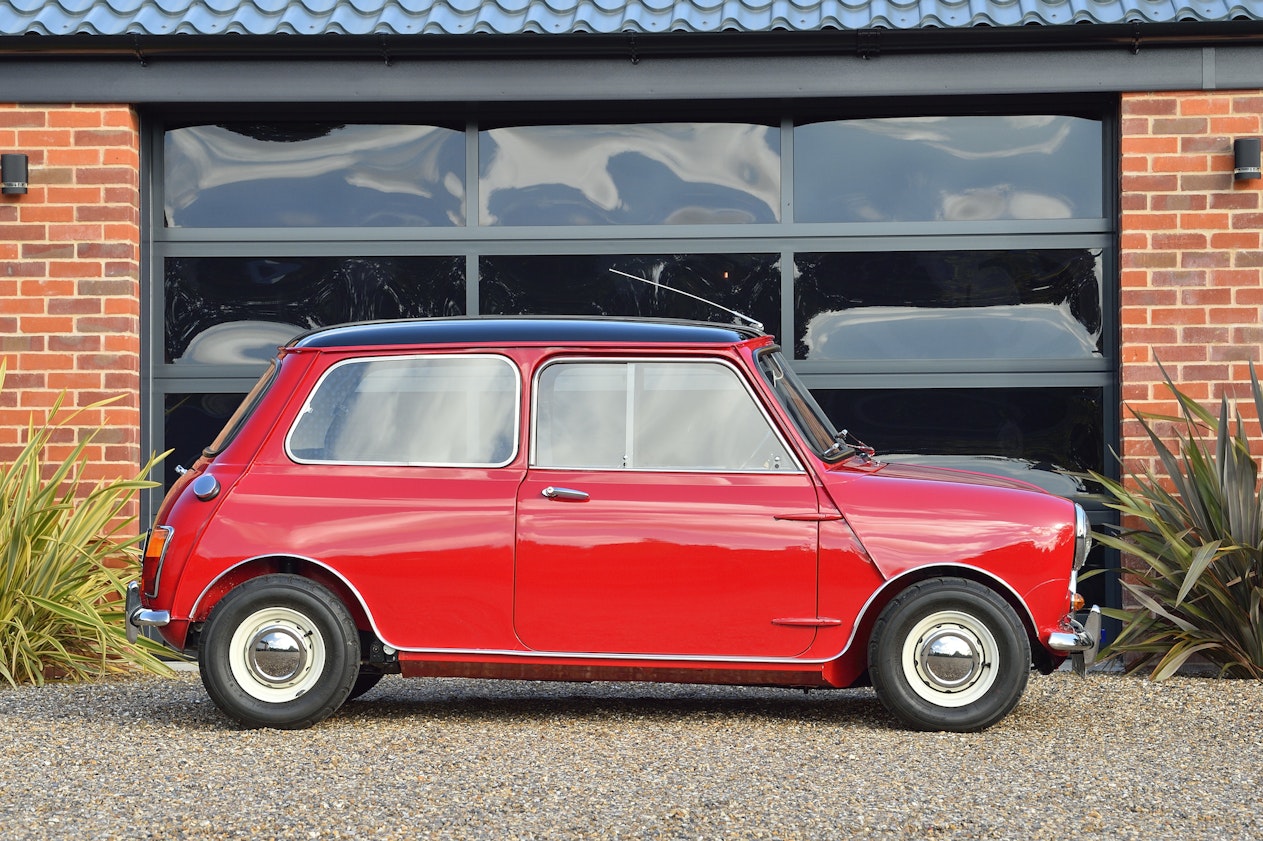 Classic Mini Cooper Side View