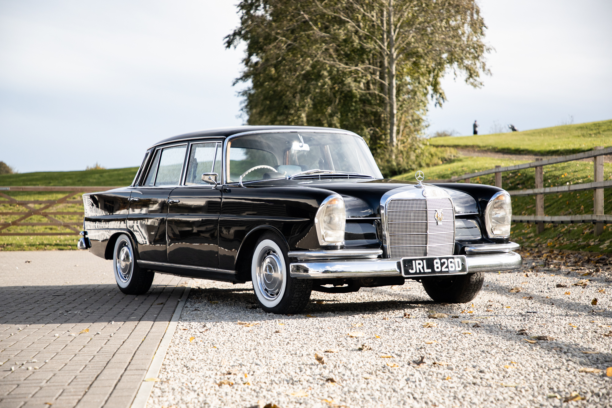 1966 MERCEDES-BENZ (W111) 220 SE 'FINTAIL'