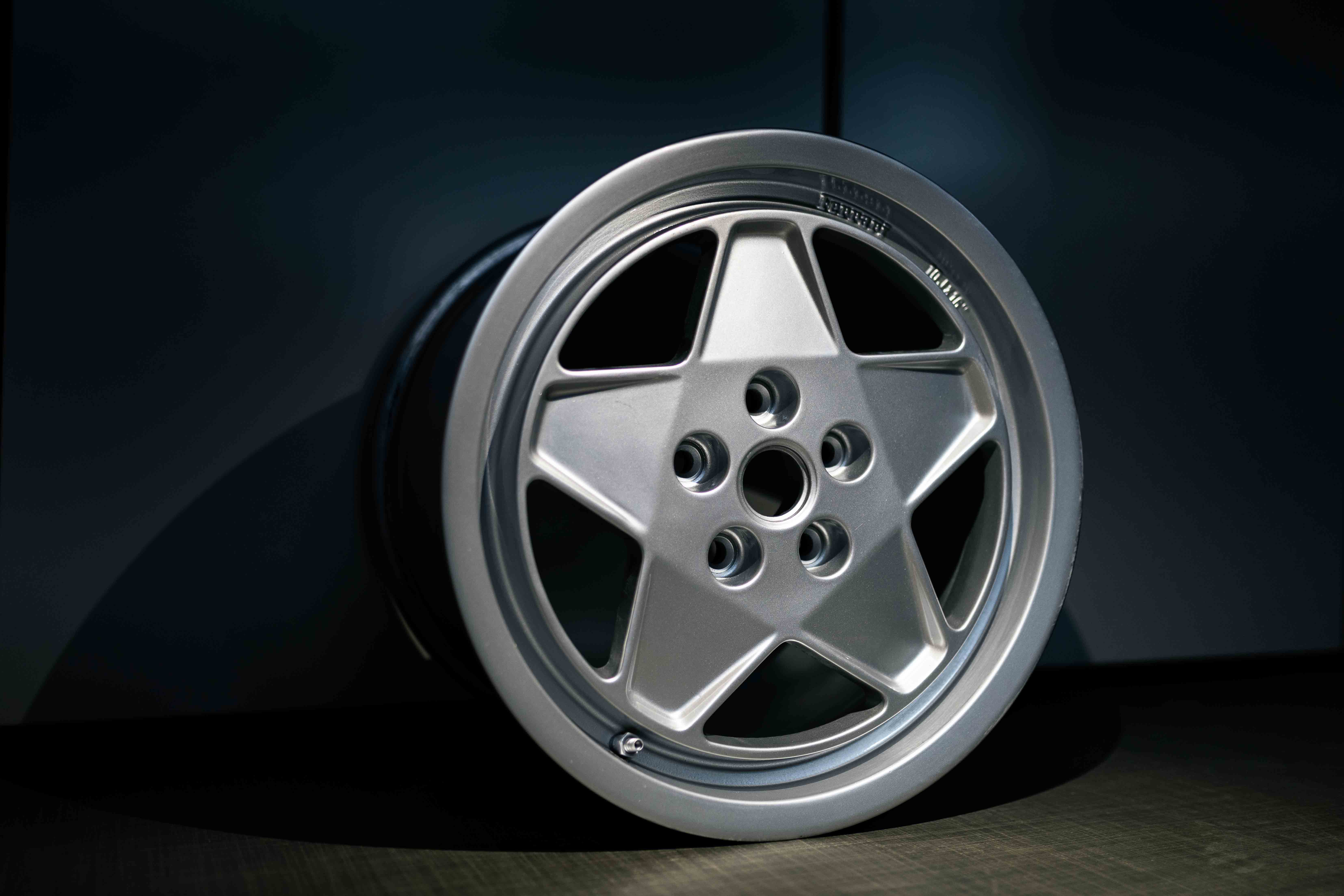 SET OF FERRARI TESTAROSSA WHEELS