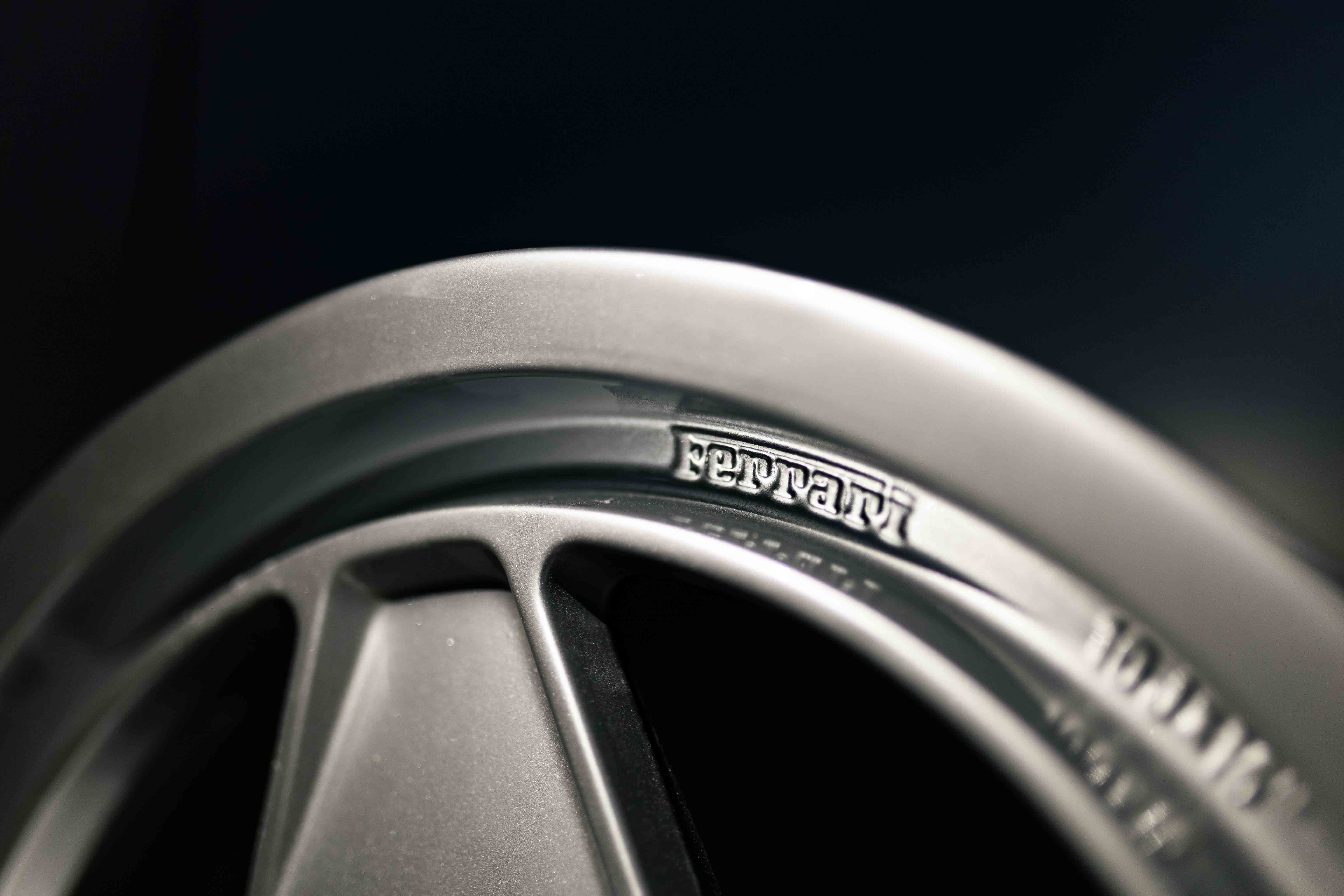 SET OF FERRARI TESTAROSSA WHEELS