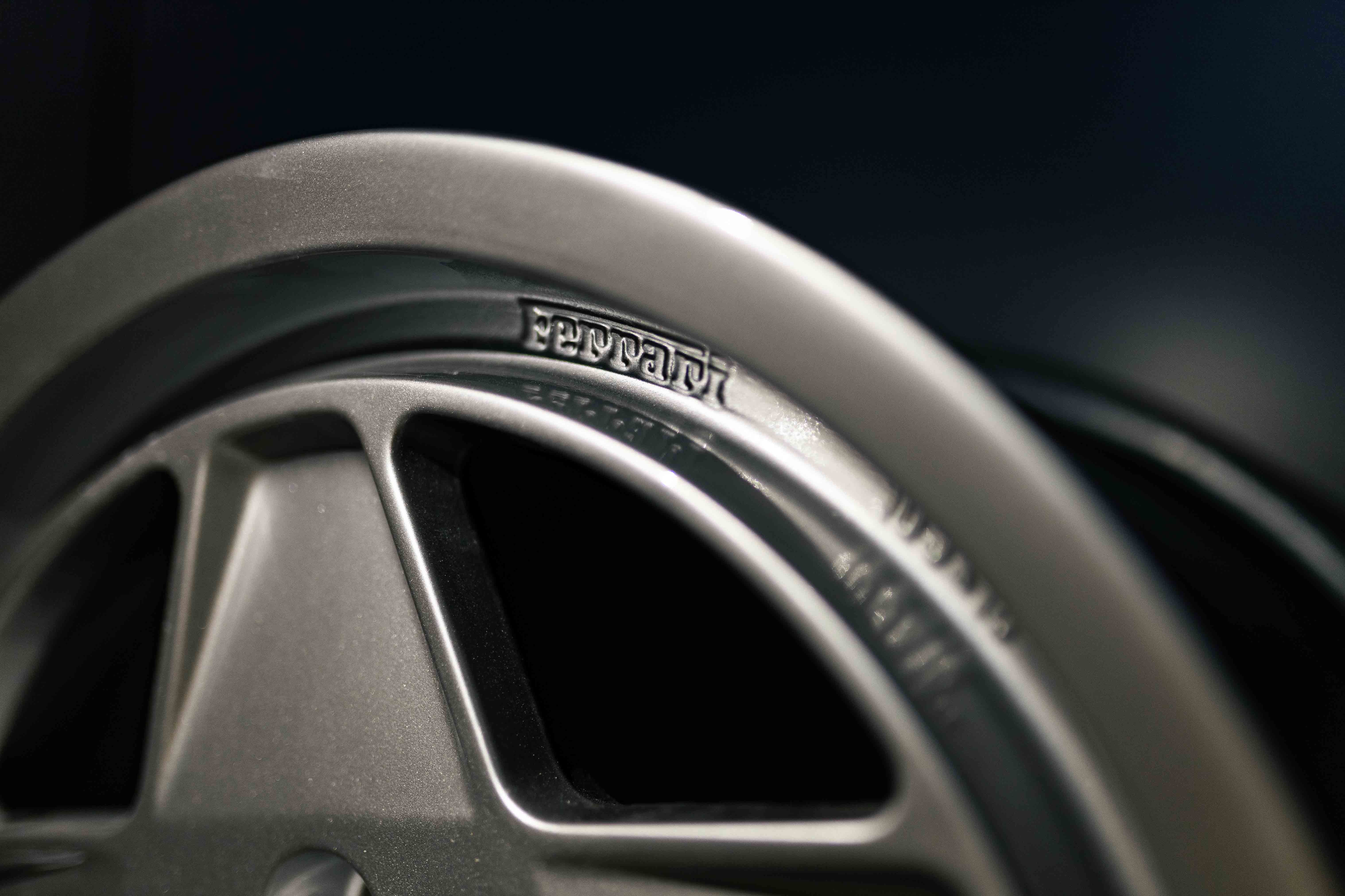 SET OF FERRARI TESTAROSSA WHEELS