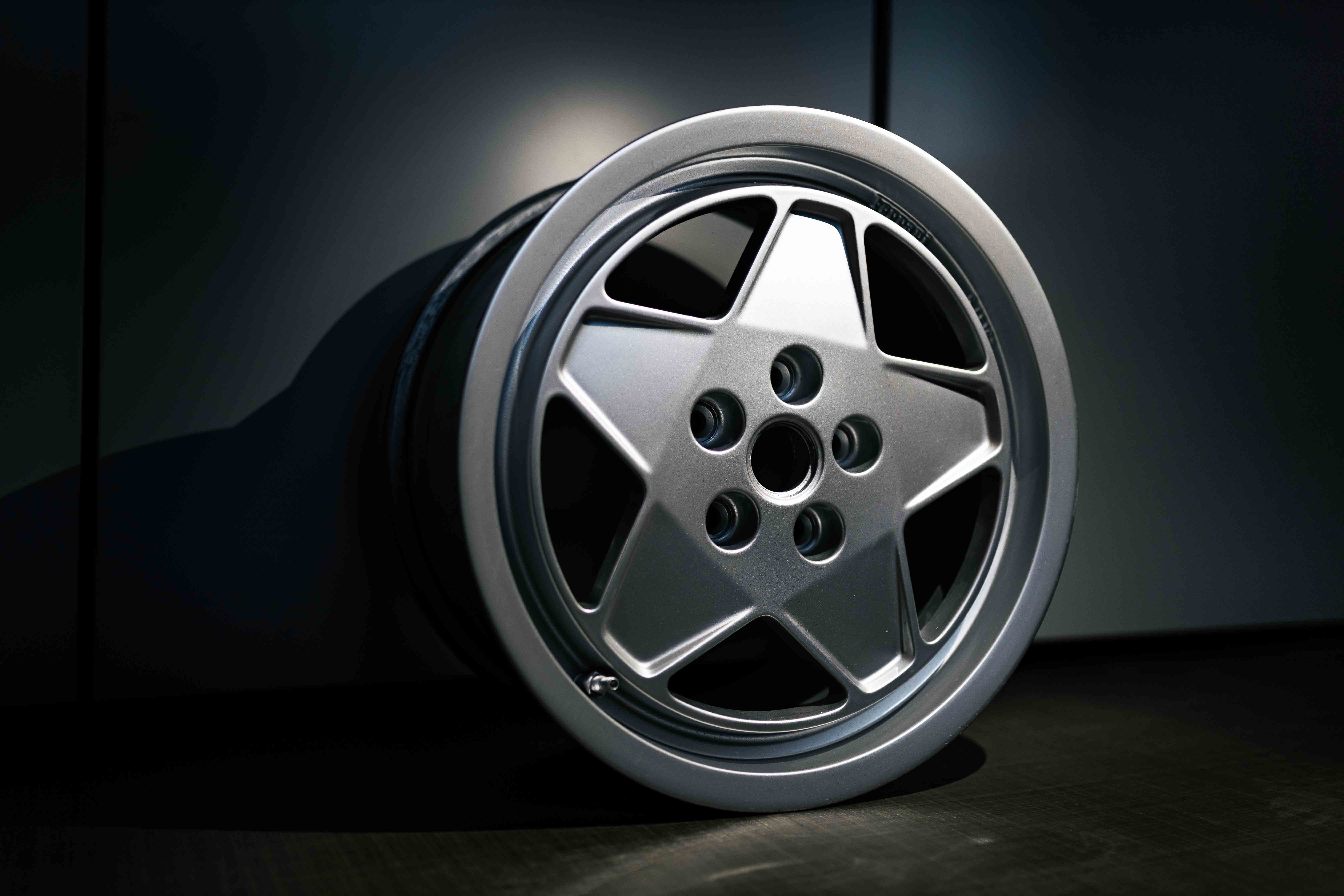 SET OF FERRARI TESTAROSSA WHEELS