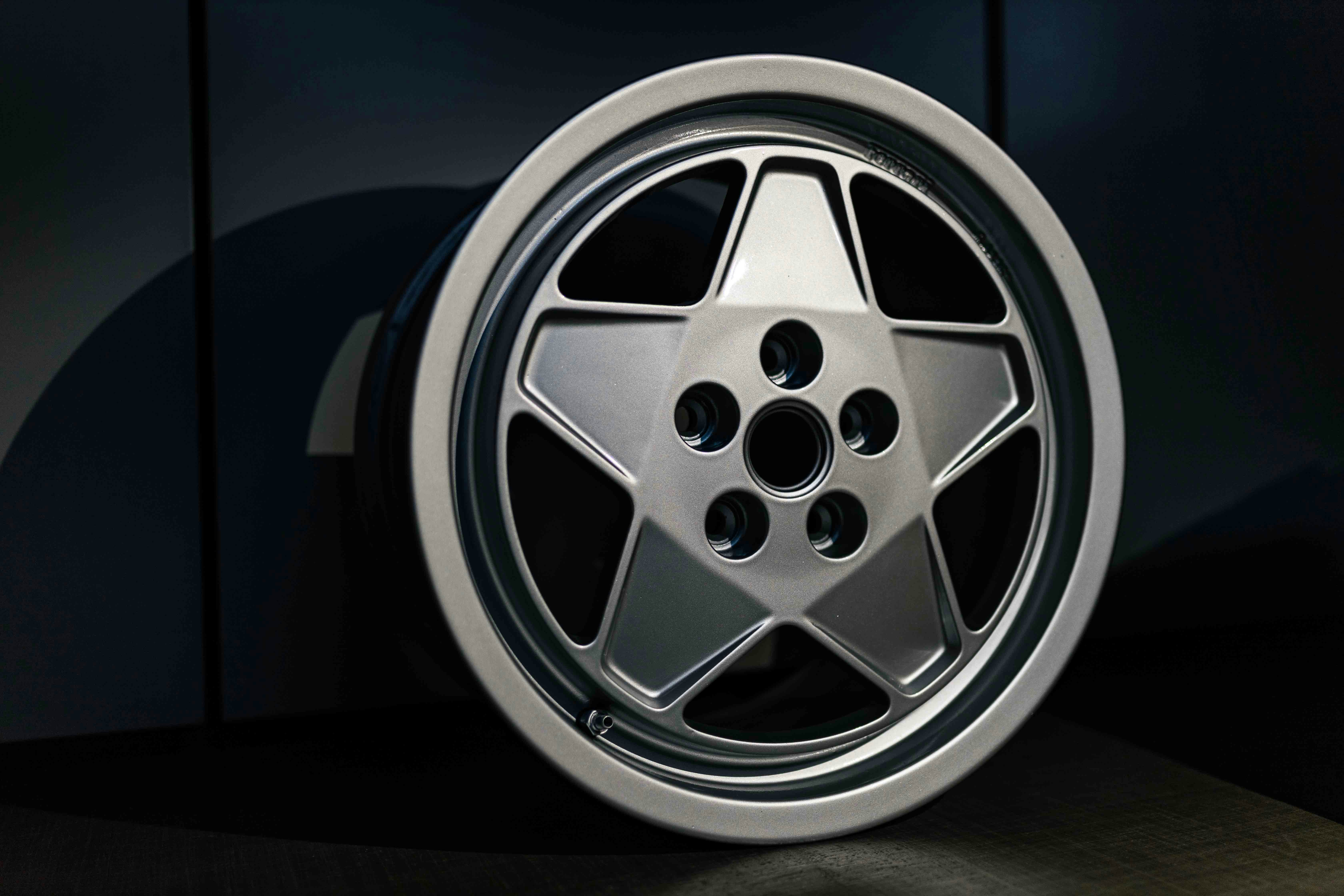 SET OF FERRARI TESTAROSSA WHEELS