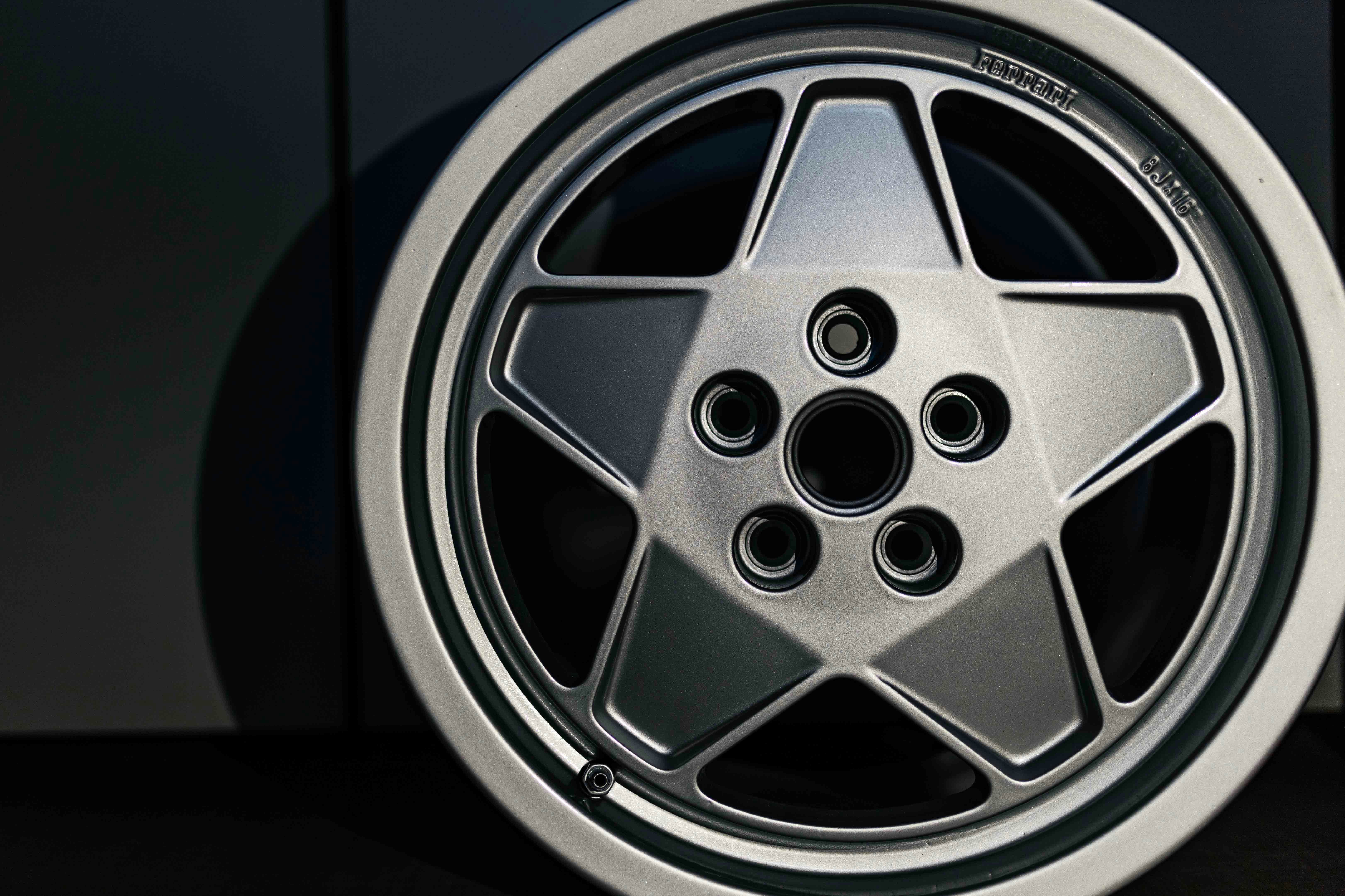 SET OF FERRARI TESTAROSSA WHEELS