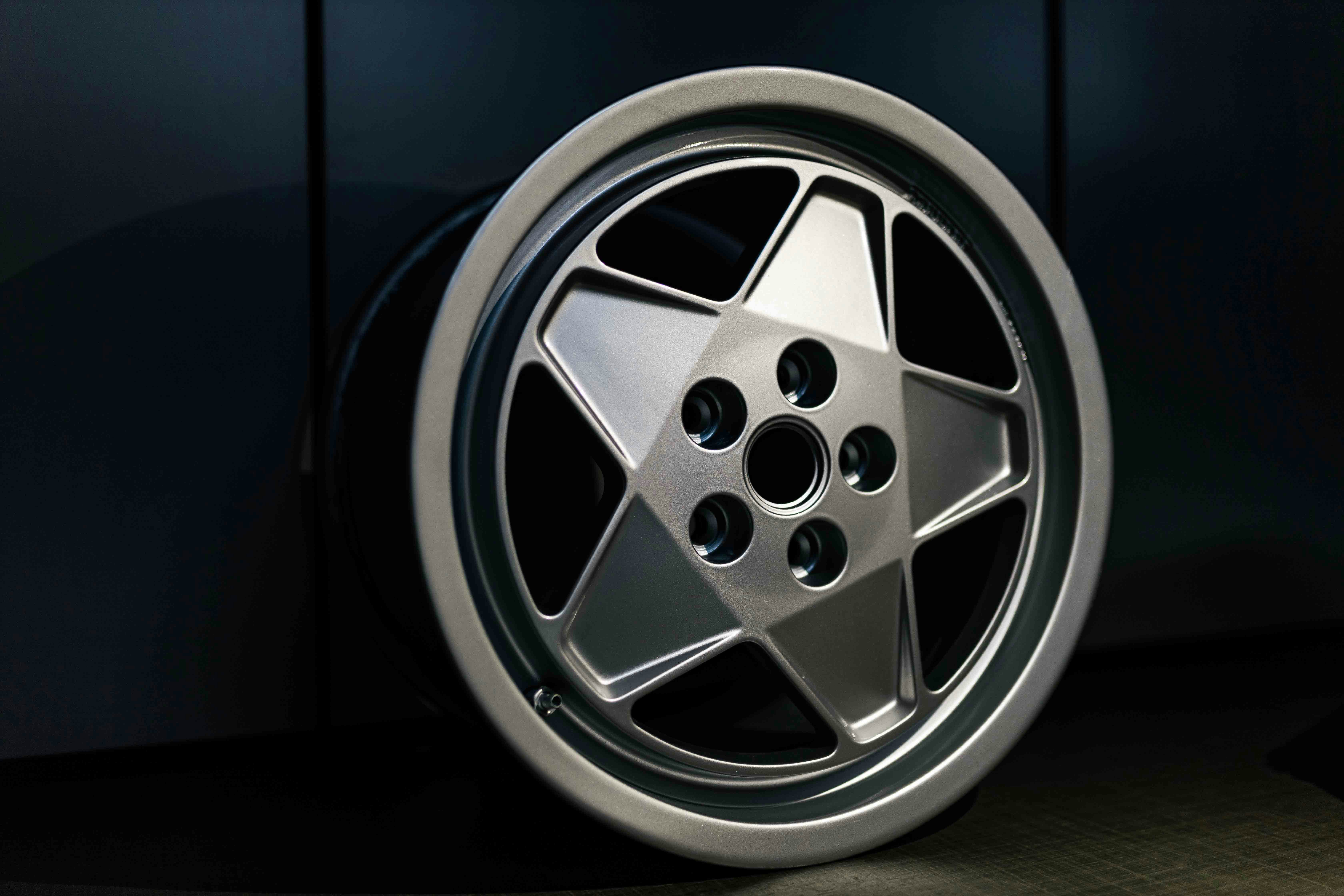 SET OF FERRARI TESTAROSSA WHEELS