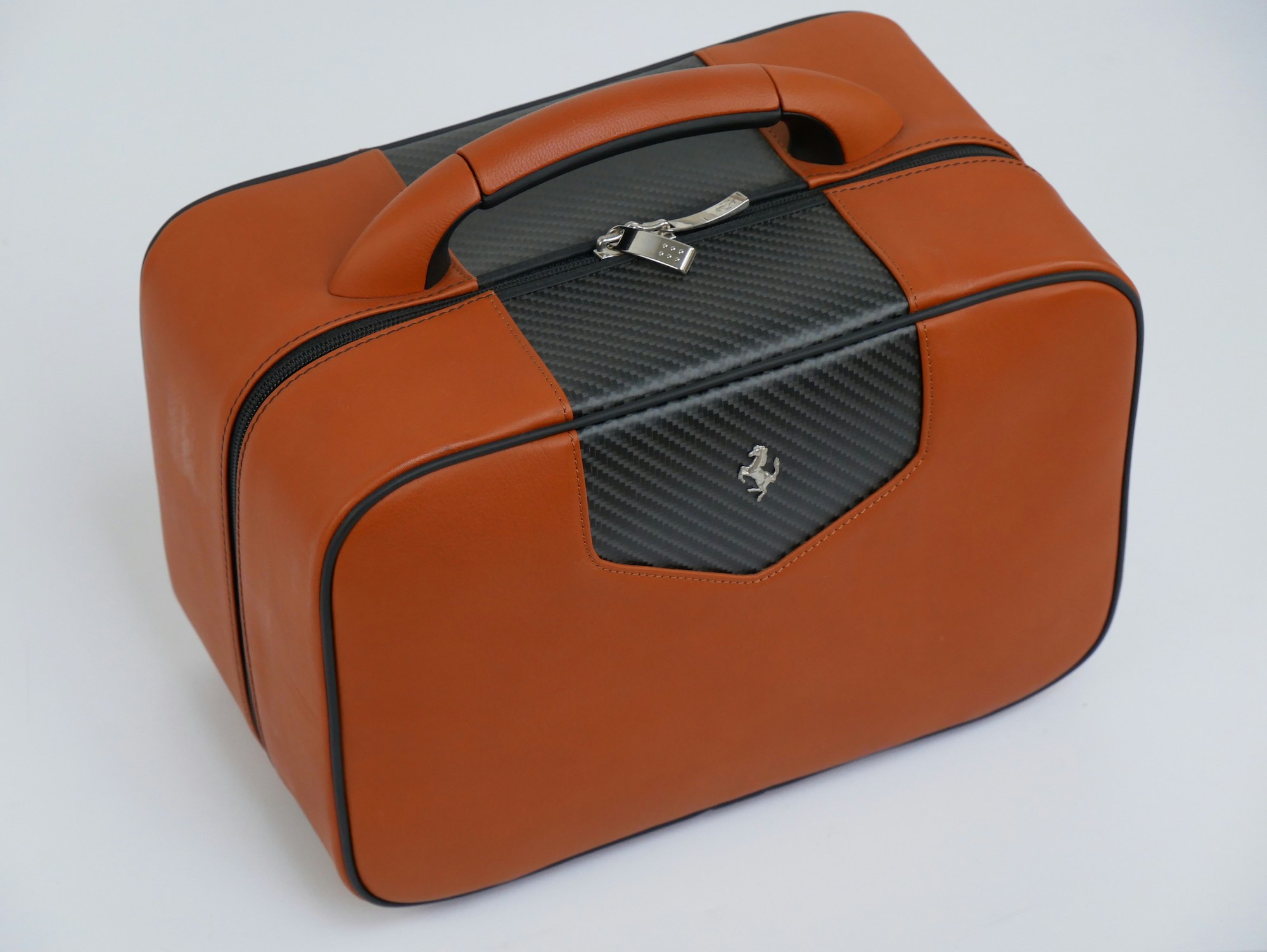 FERRARI 575 SUPERAMERICA LUGGAGE SET
