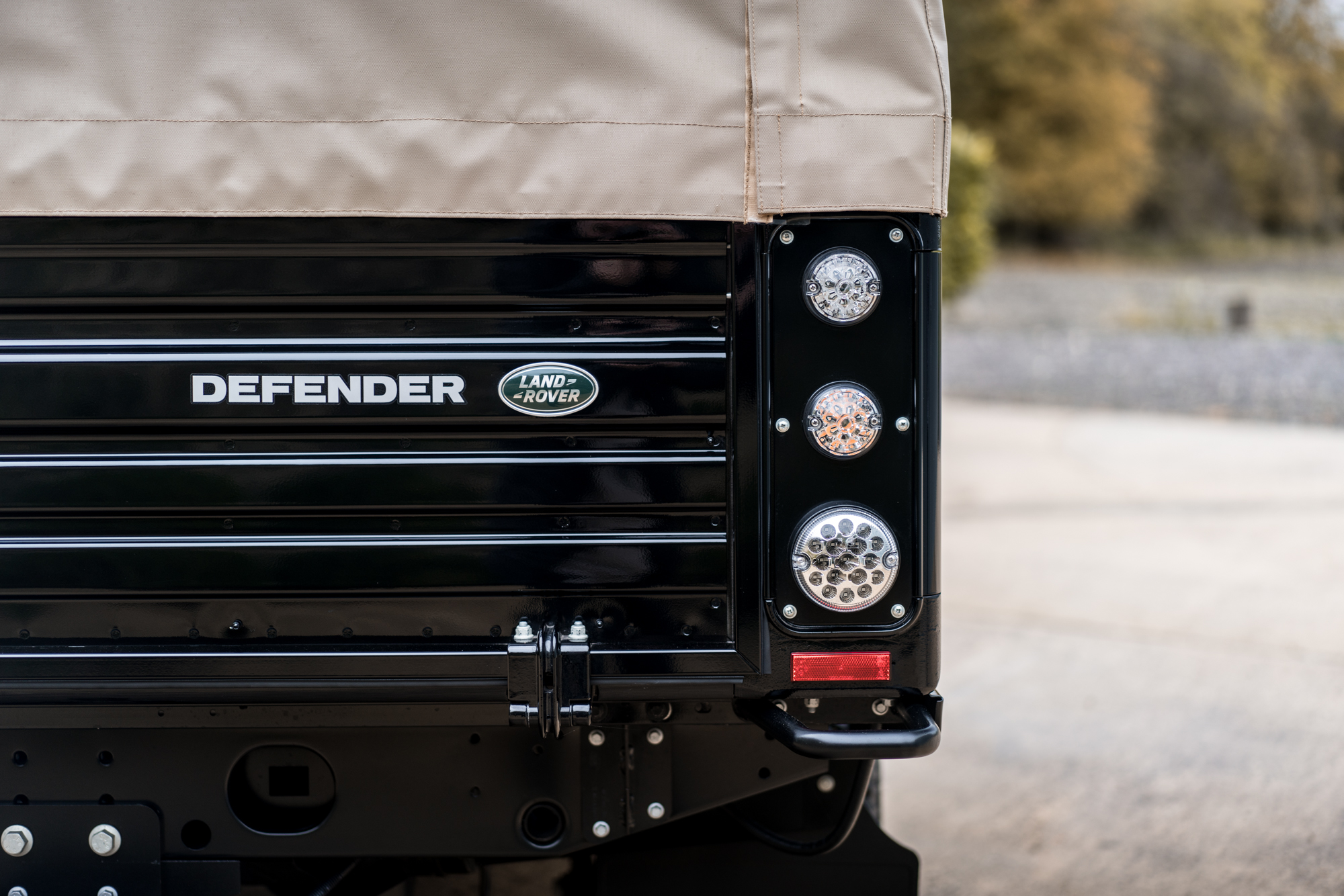 2015 LAND ROVER DEFENDER 110 SINGLE CAB PICK UP 'HIGH CAPACITY' - 129 MILES