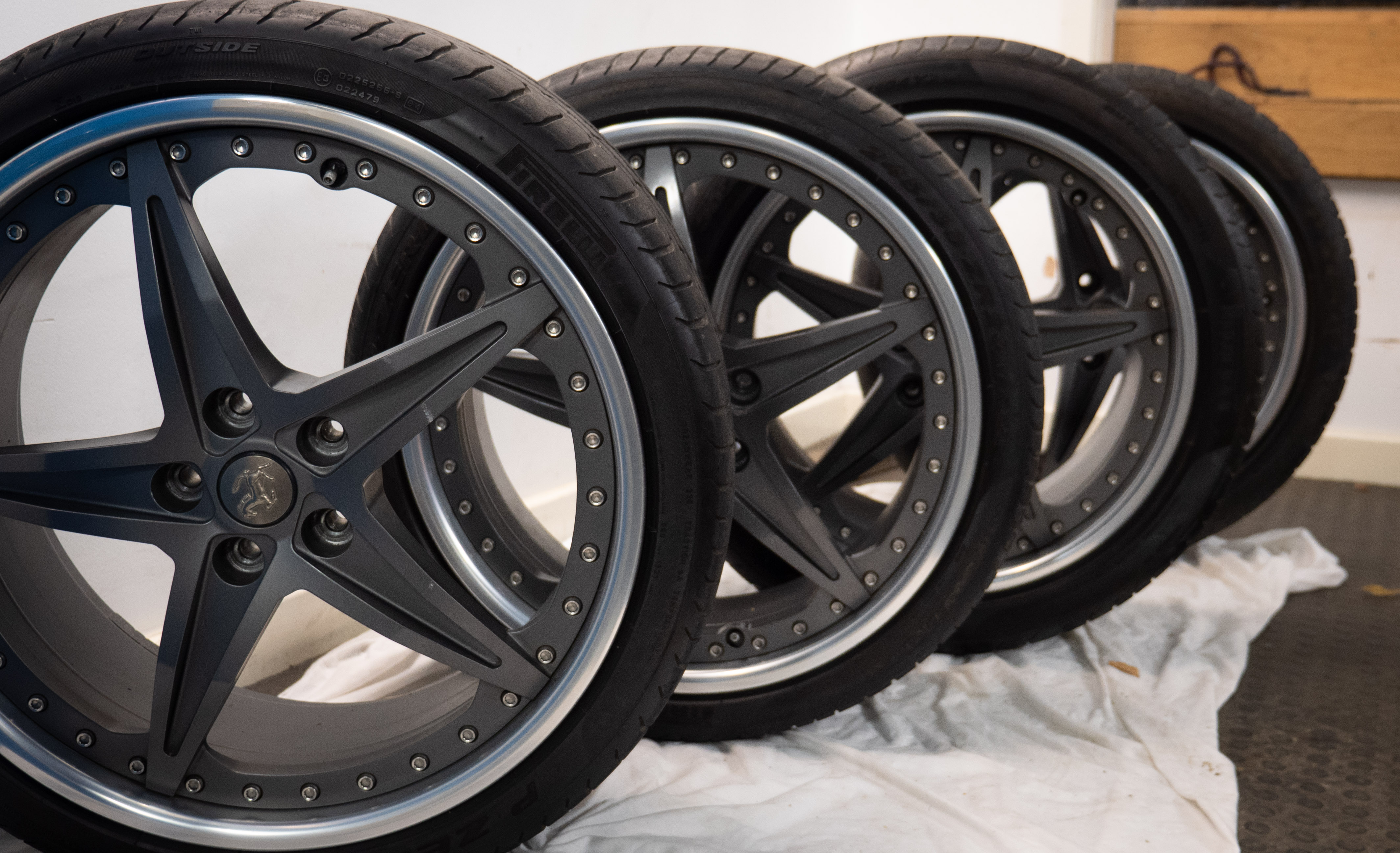 SET OF FERRARI 599 HGTE WHEELS AND TYRES