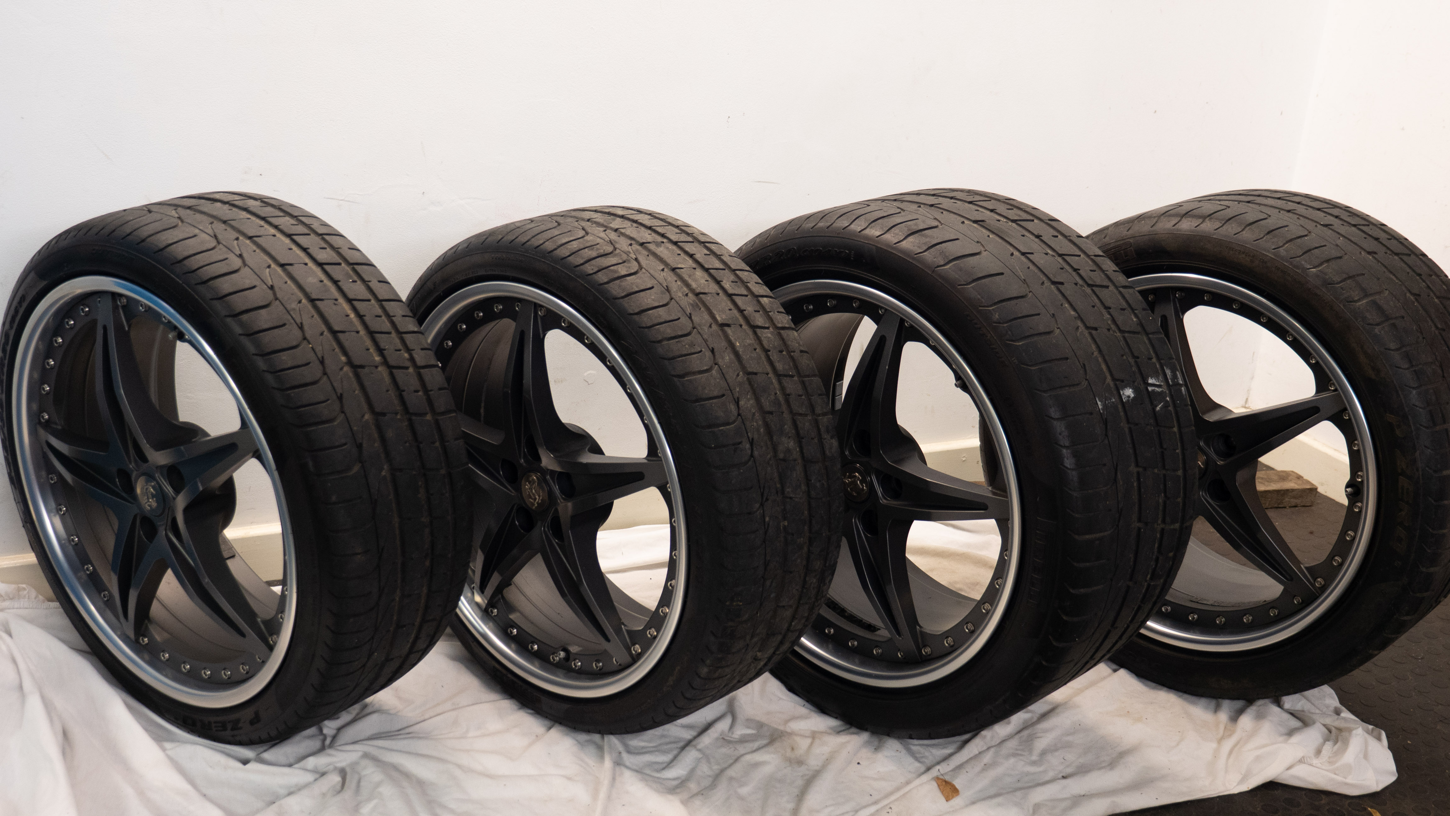 SET OF FERRARI 599 HGTE WHEELS AND TYRES