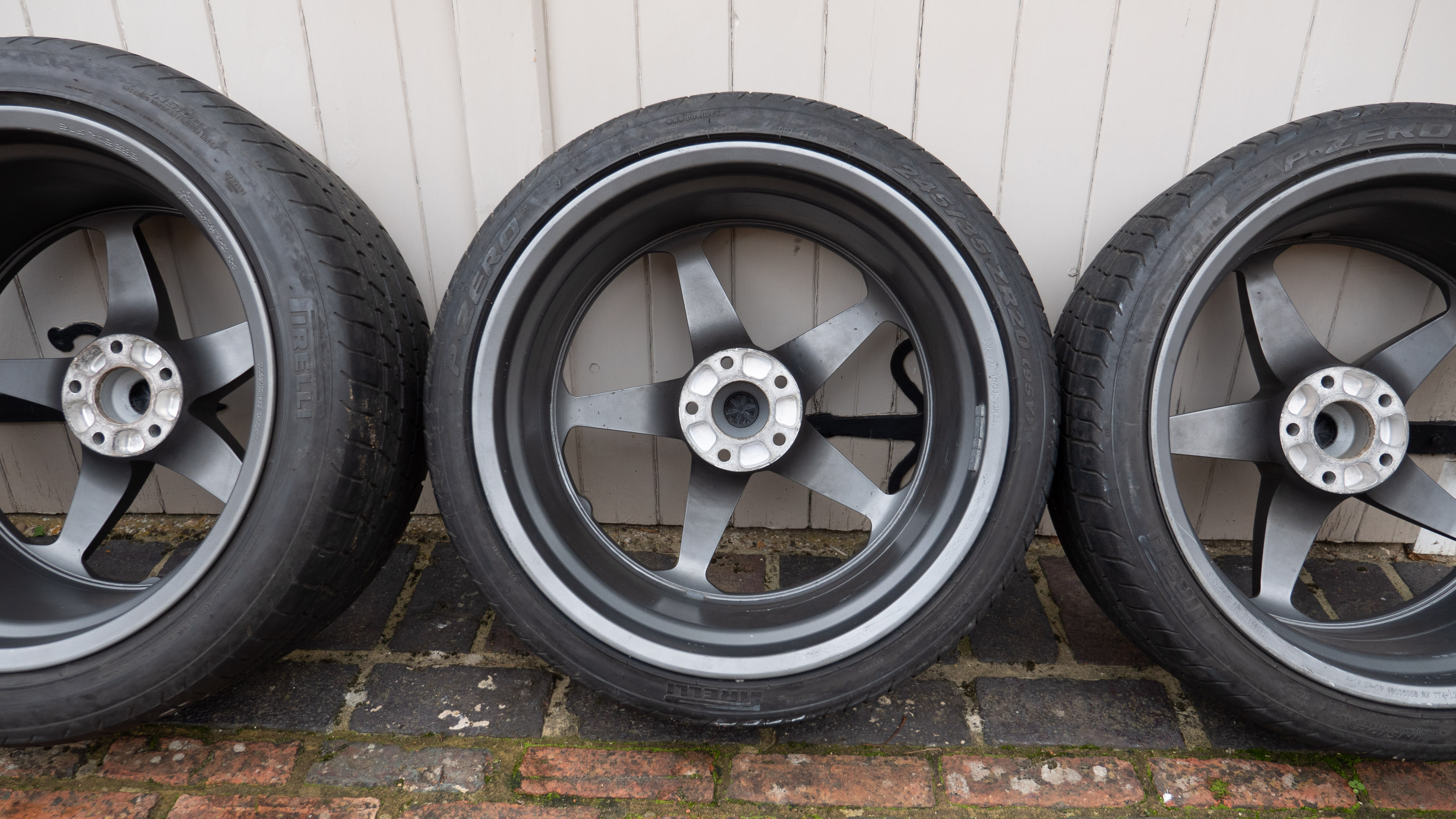 SET OF FERRARI 599 HGTE WHEELS AND TYRES