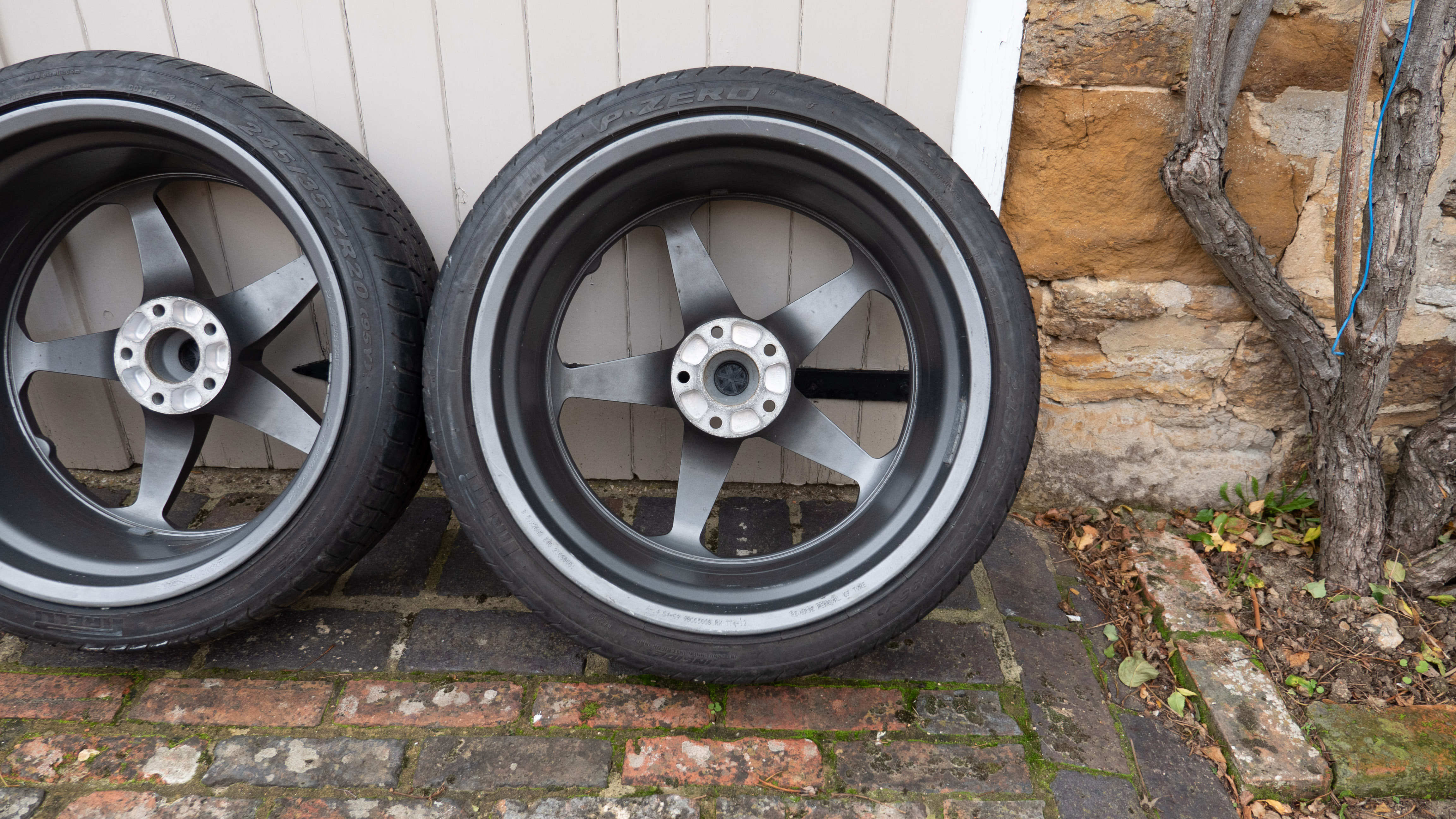 SET OF FERRARI 599 HGTE WHEELS AND TYRES