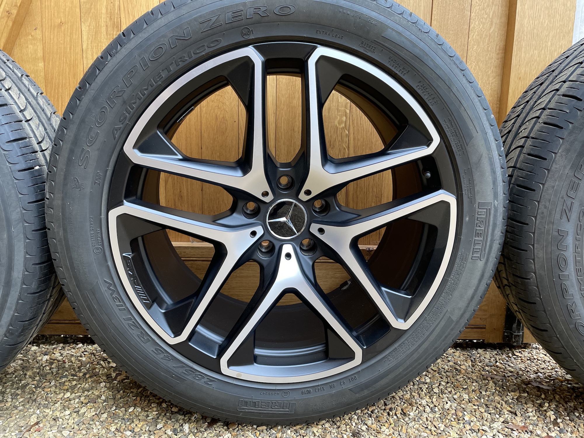 SET OF MERCEDES-AMG G63 WHEELS AND TYRES