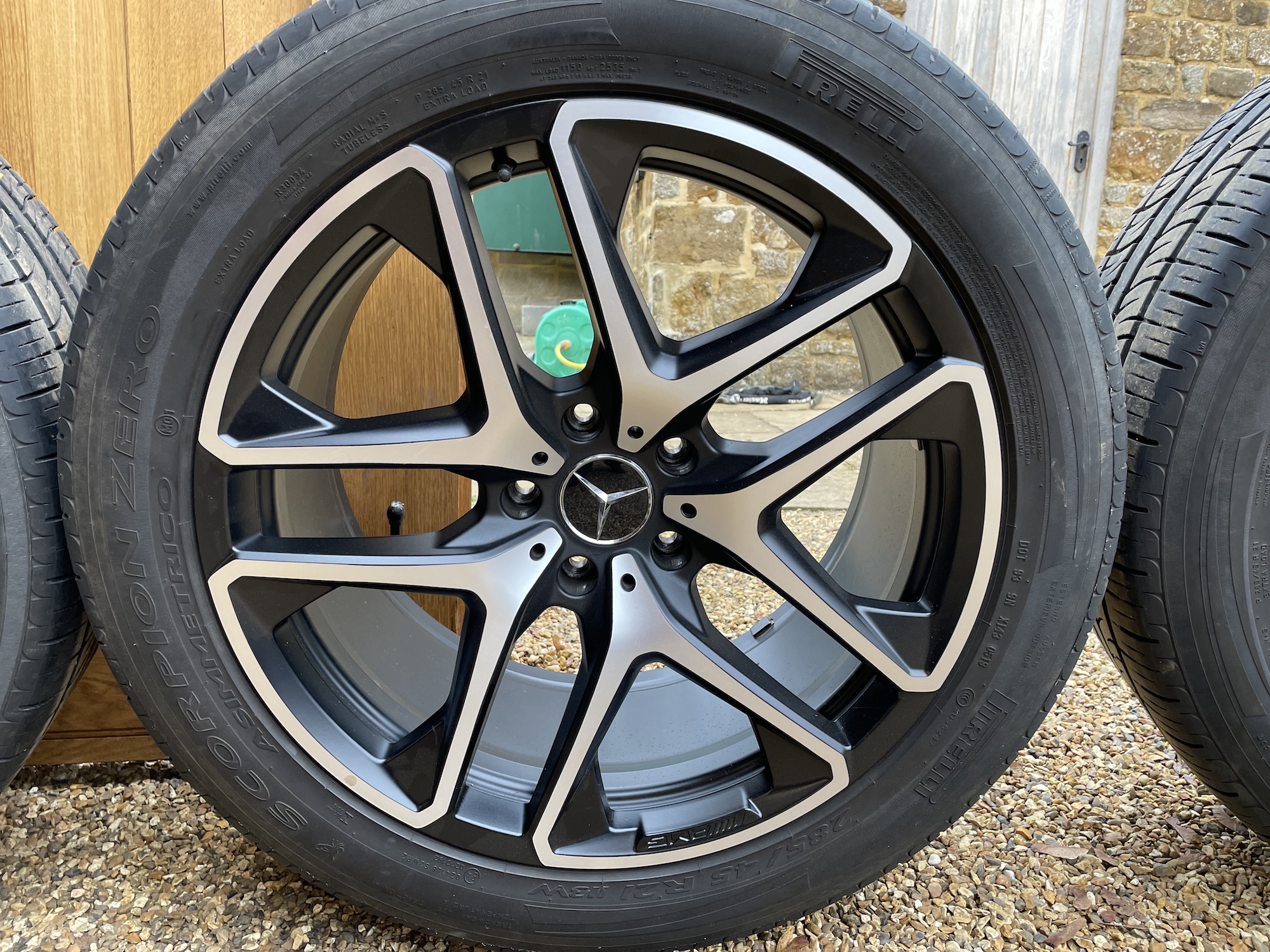 SET OF MERCEDES-AMG G63 WHEELS AND TYRES
