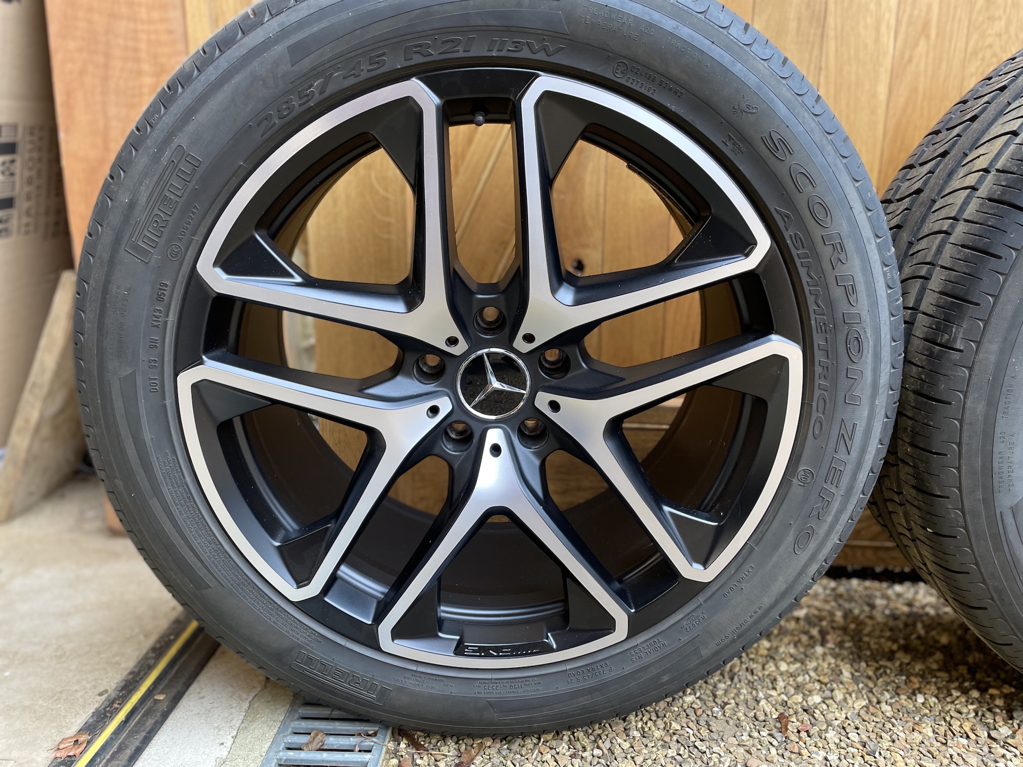 SET OF MERCEDES-AMG G63 WHEELS AND TYRES