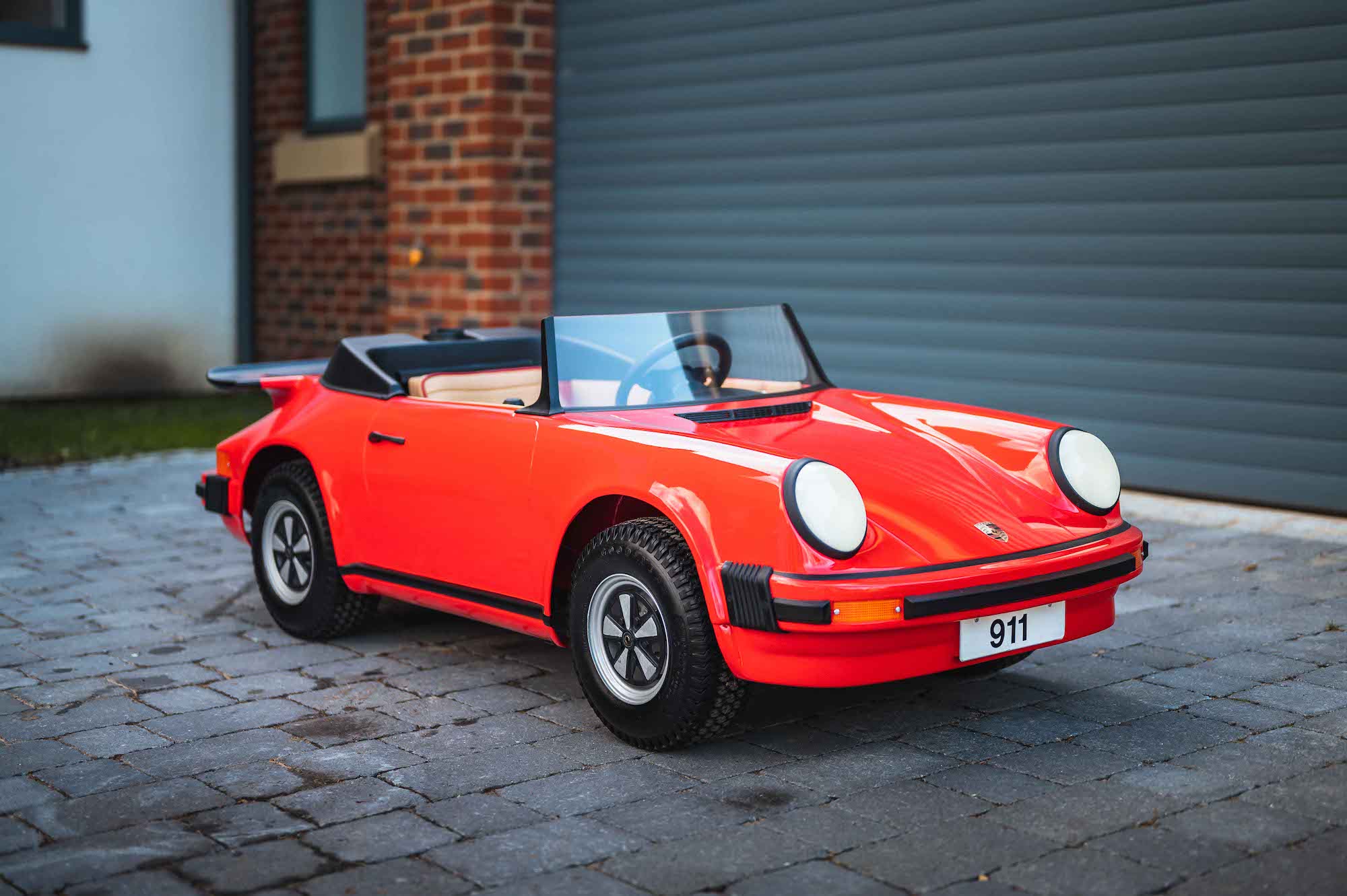 PORSCHE 911 CARRERA JUNIOR CHILDREN'S CAR