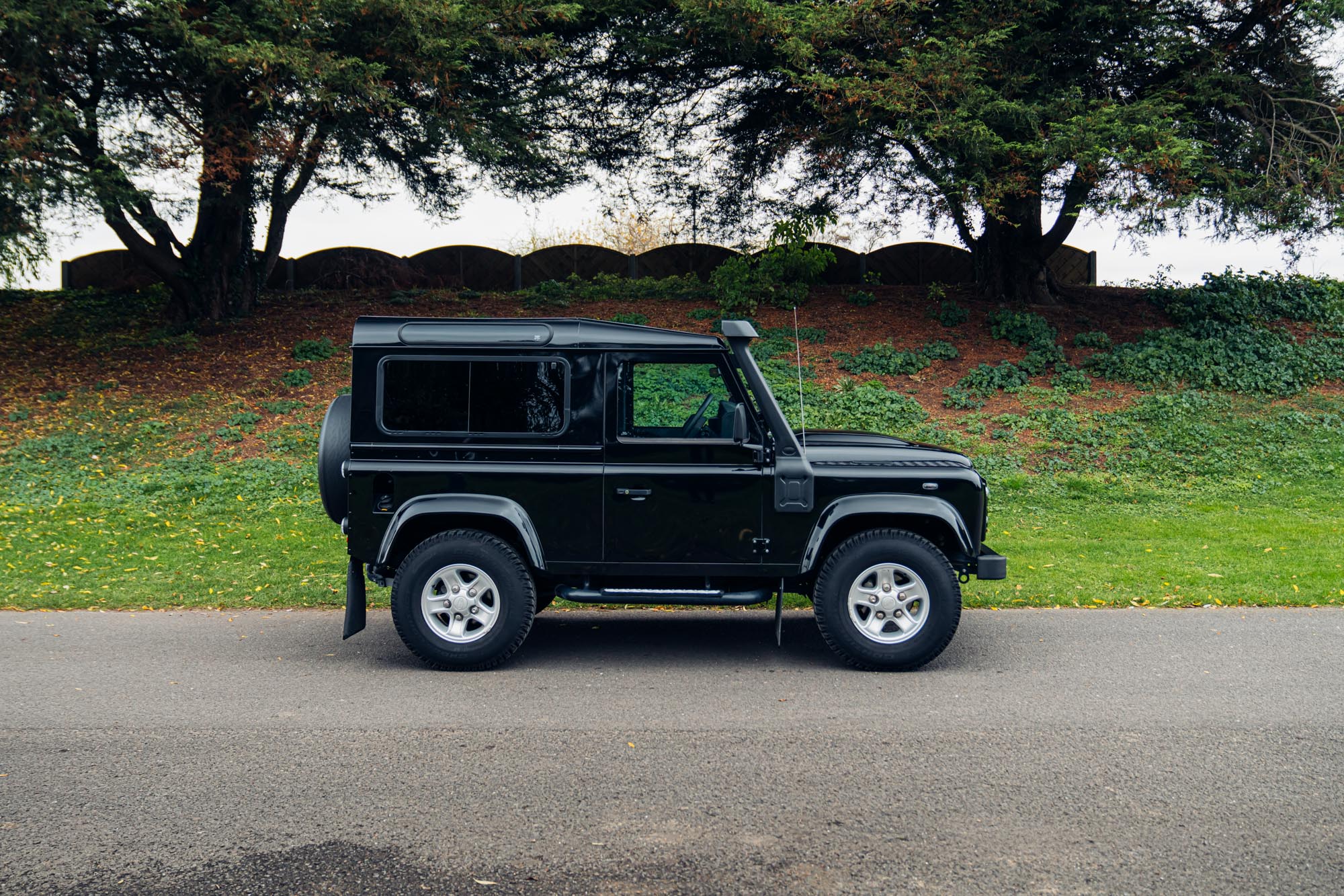 2016 LAND ROVER DEFENDER 90 XS - 2,220 MILES