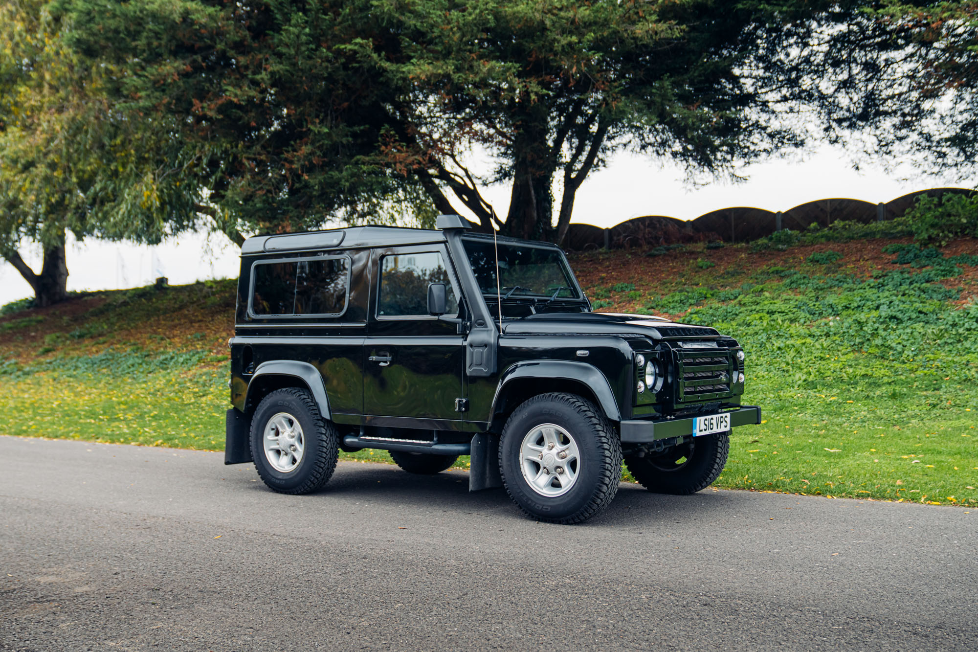 2016 LAND ROVER DEFENDER 90 XS - 2,220 MILES