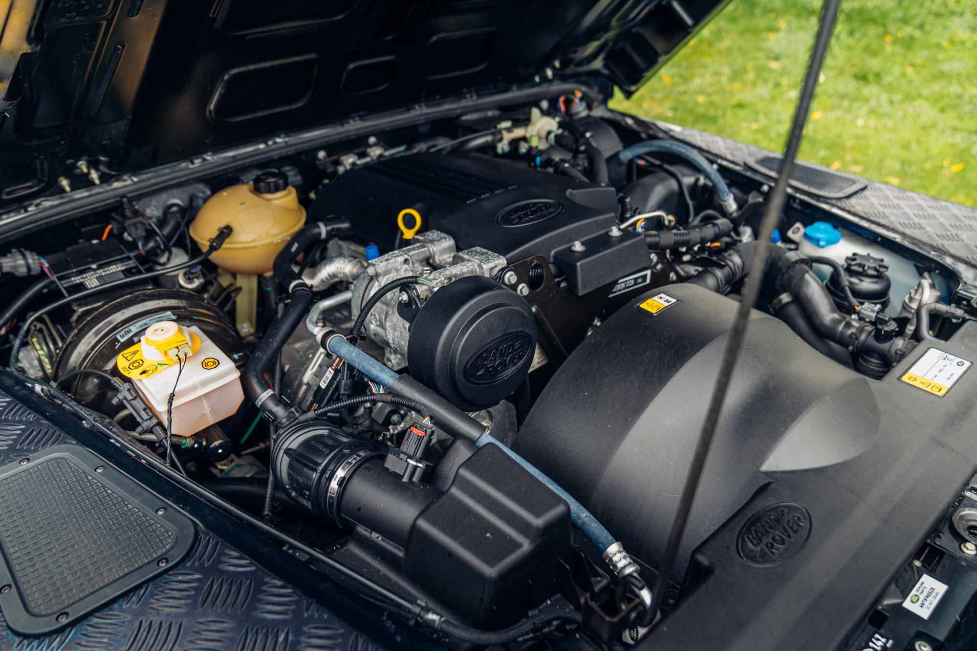 2016 LAND ROVER DEFENDER 90 XS - 2,220 MILES