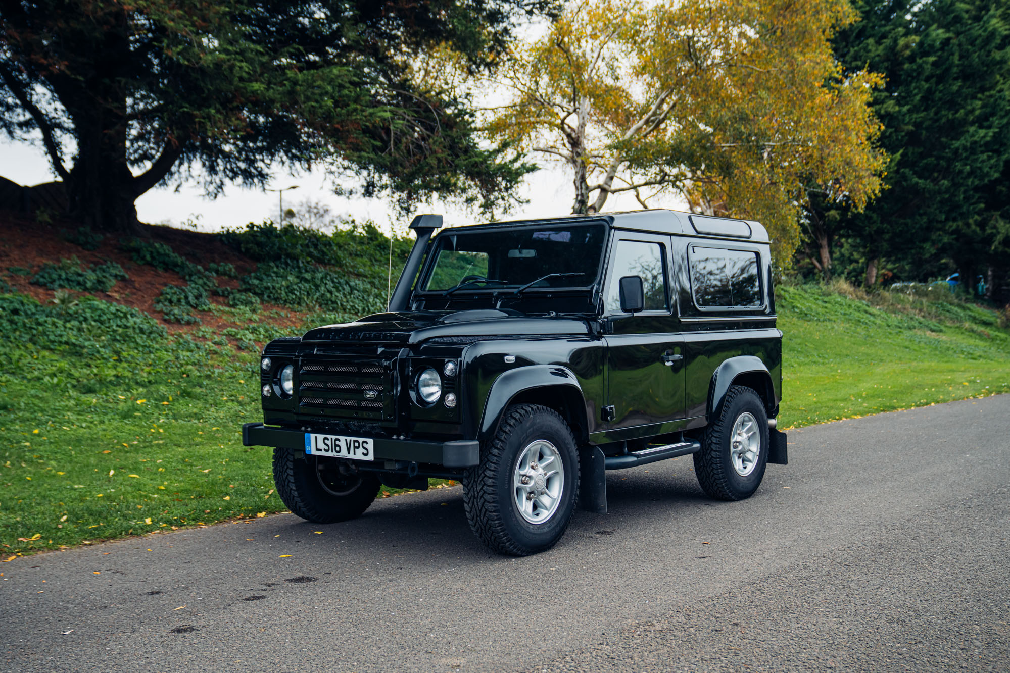 2016 LAND ROVER DEFENDER 90 XS - 2,220 MILES