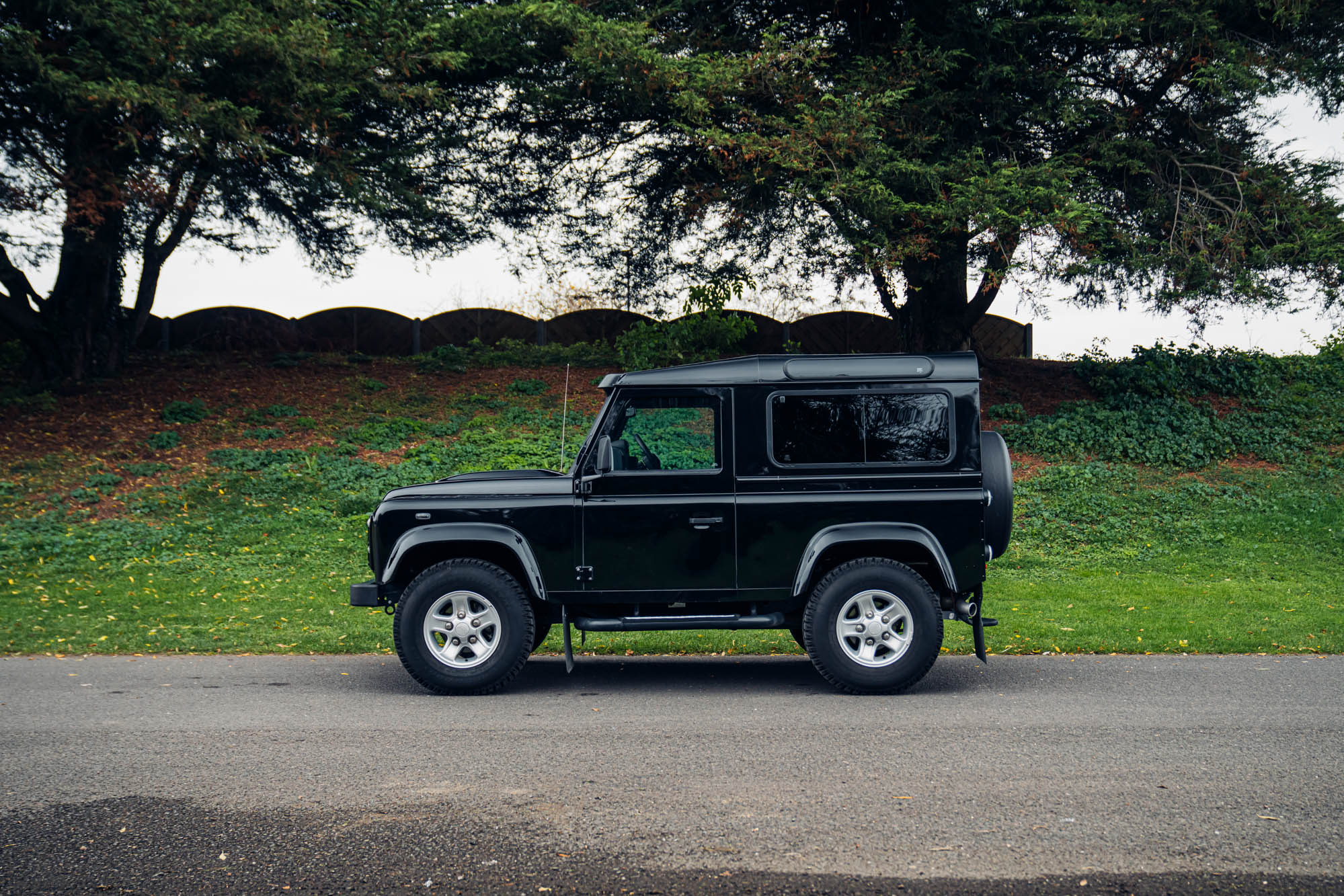 2016 LAND ROVER DEFENDER 90 XS - 2,220 MILES