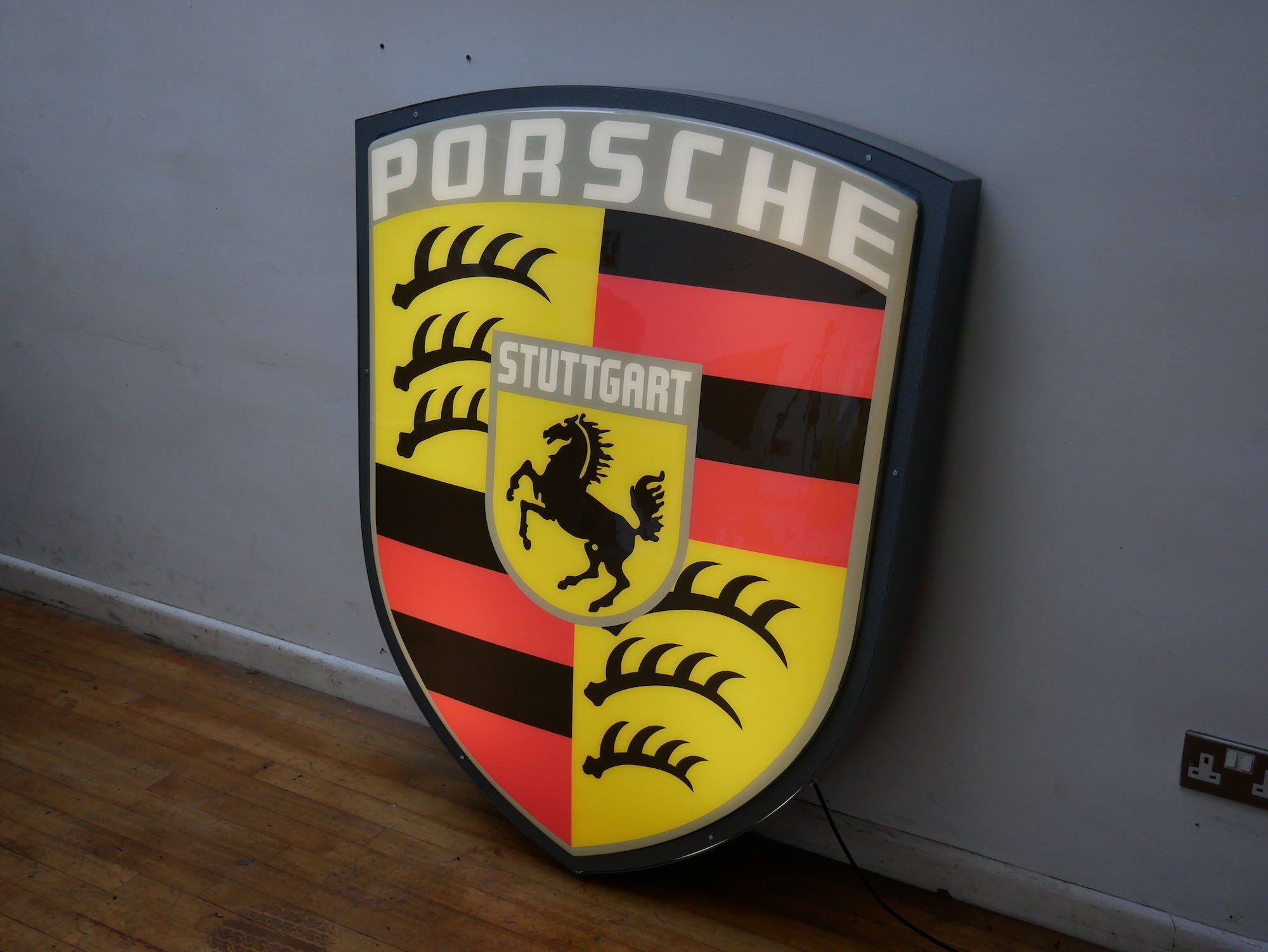 LARGE PORSCHE ILLUMINATED CREST SIGN