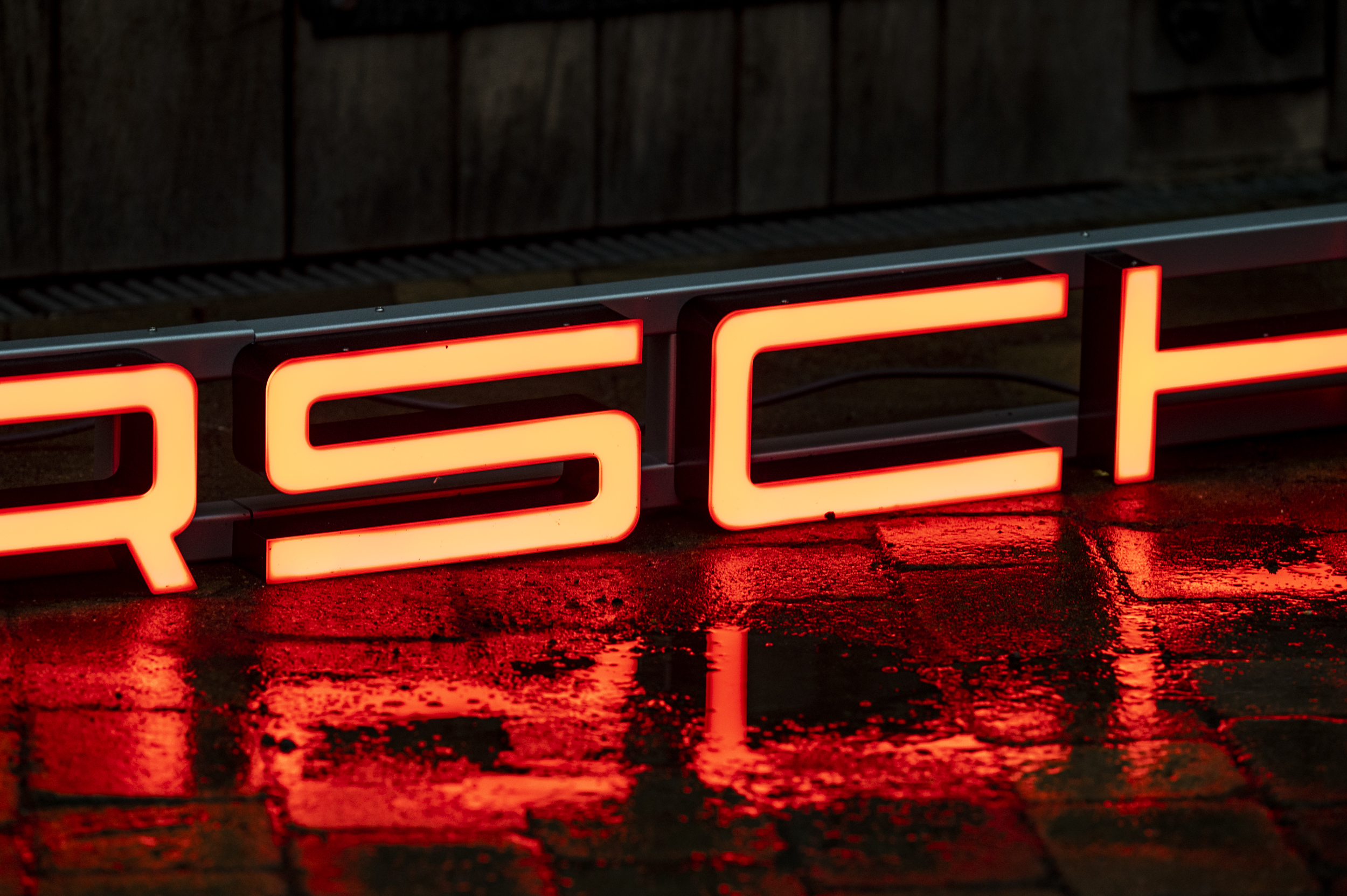 LARGE PORSCHE ILLUMINATED SIGN