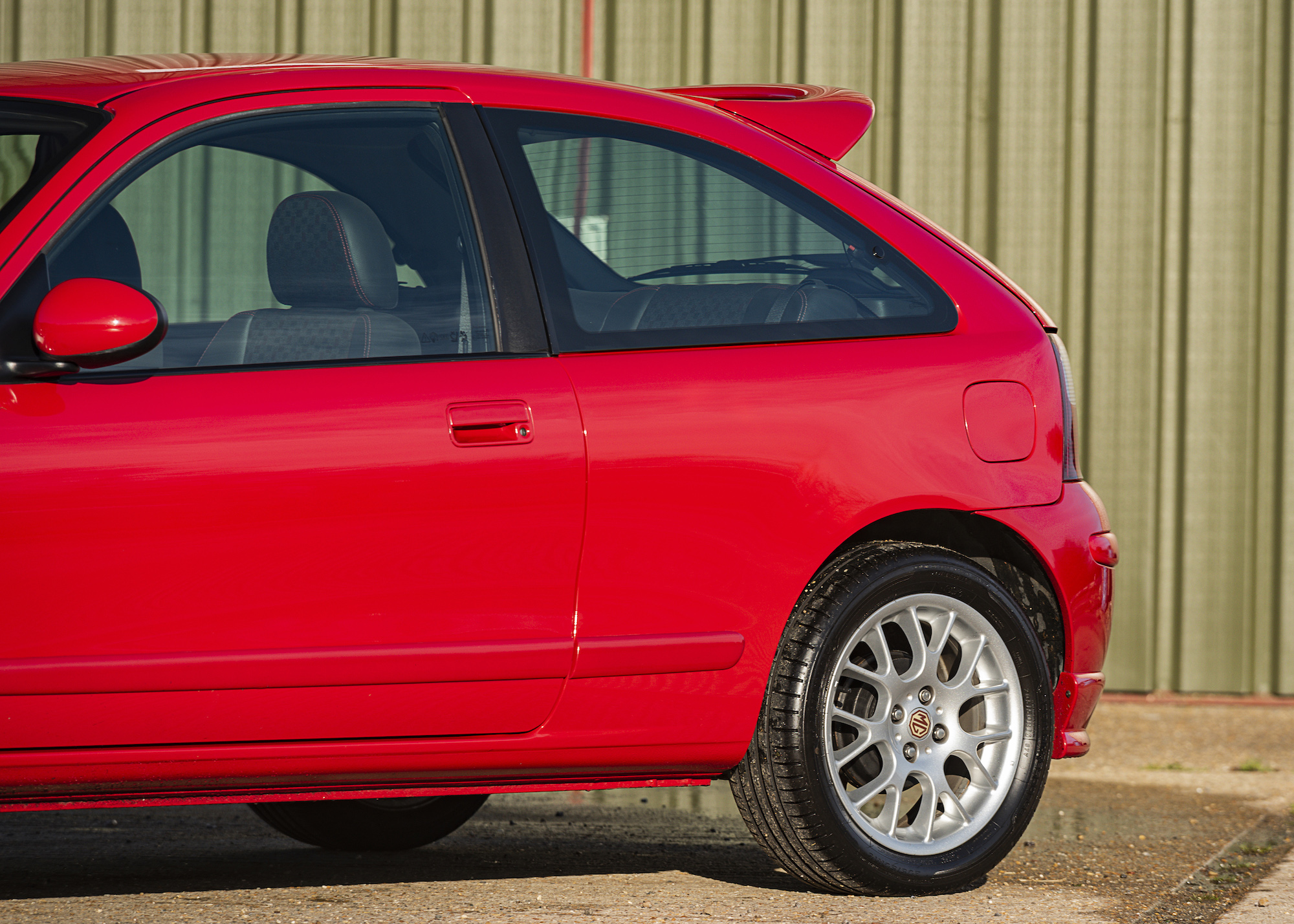 2001 MG ZR 105
