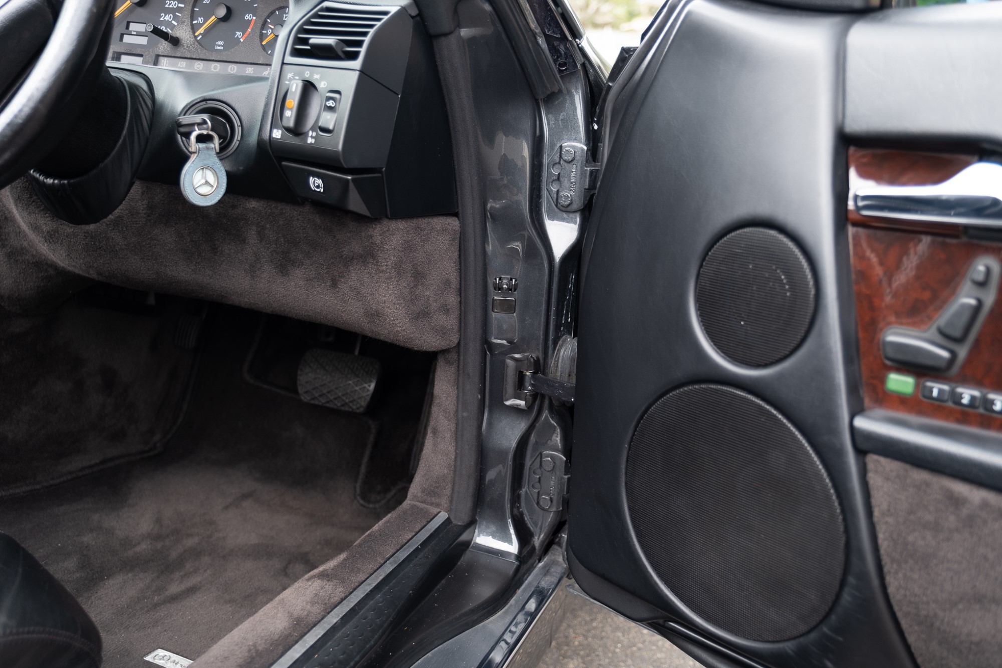 1995 MERCEDES-BENZ (R129) SL600