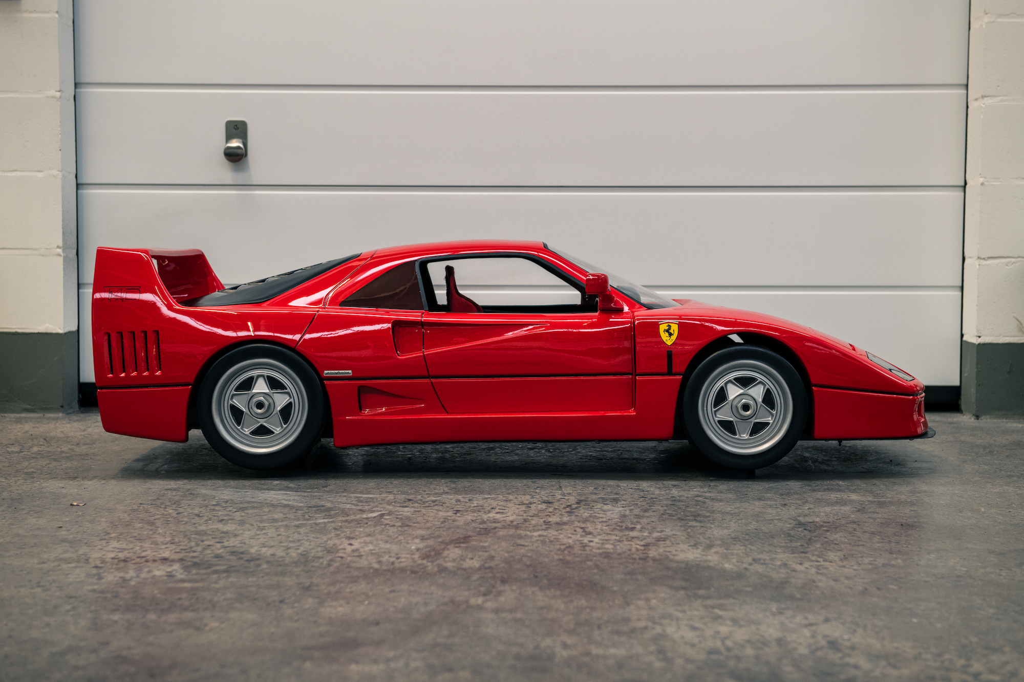 FERRARI F40 SCALE MODEL