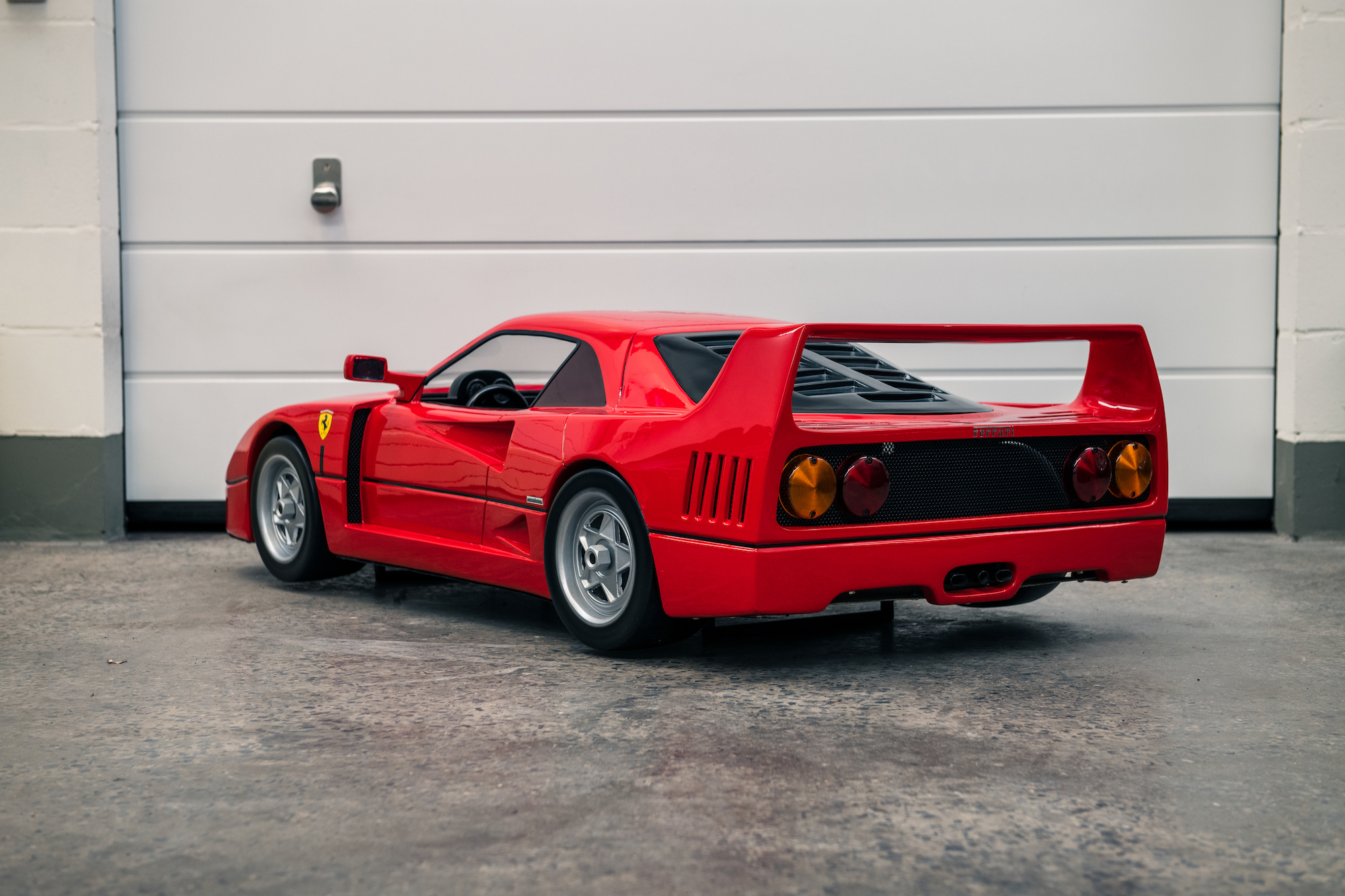 FERRARI F40 SCALE MODEL