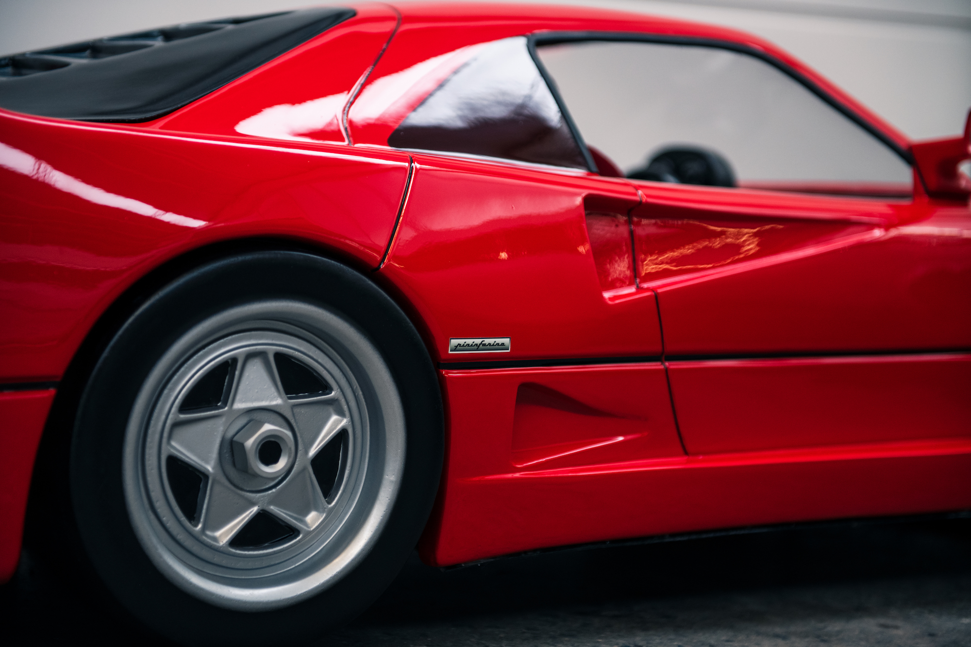 FERRARI F40 SCALE MODEL