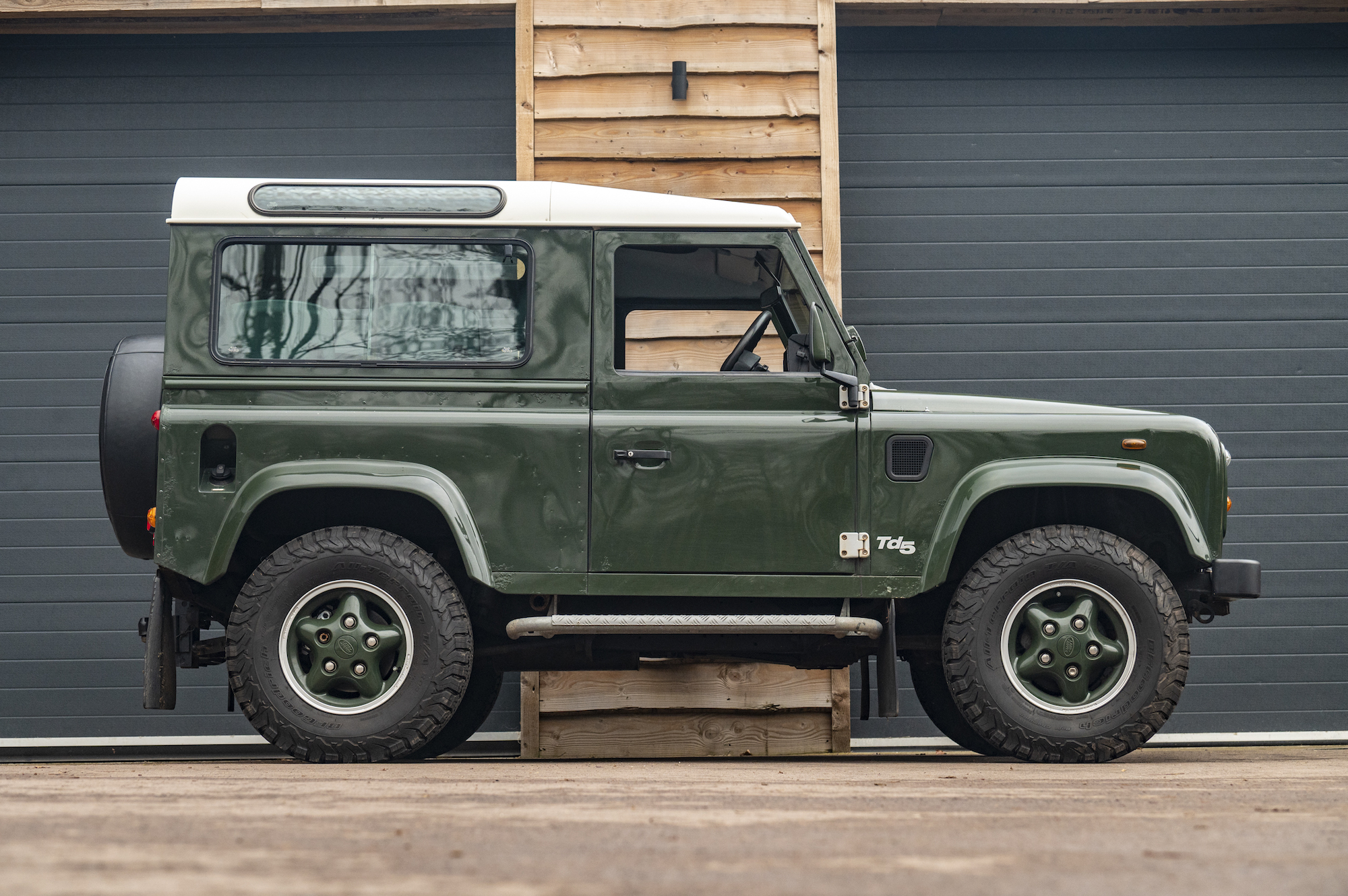 2000 LAND ROVER DEFENDER 90 TD5 HERITAGE EDITION