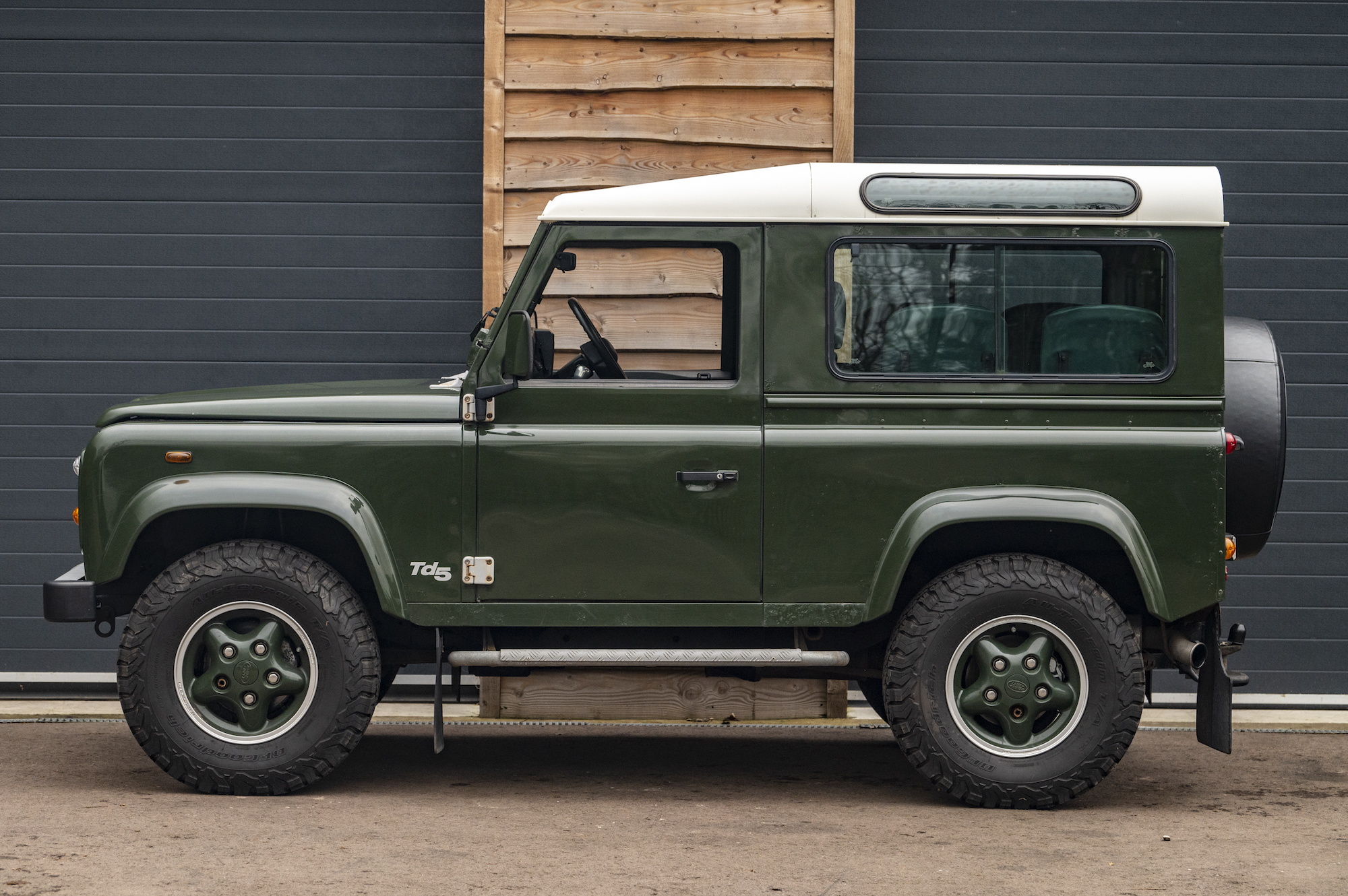 2000 LAND ROVER DEFENDER 90 TD5 HERITAGE EDITION