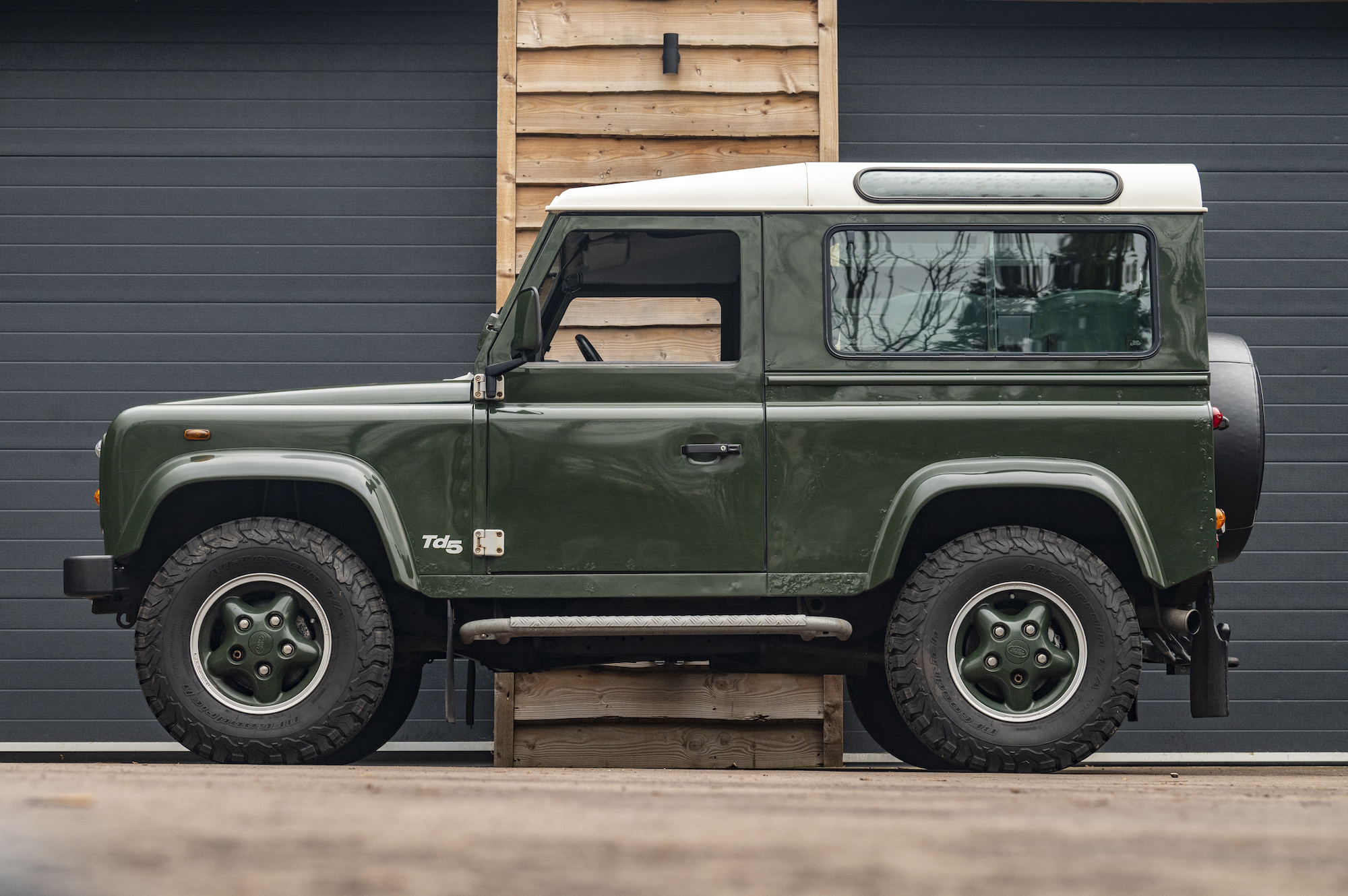 2000 LAND ROVER DEFENDER 90 TD5 HERITAGE EDITION