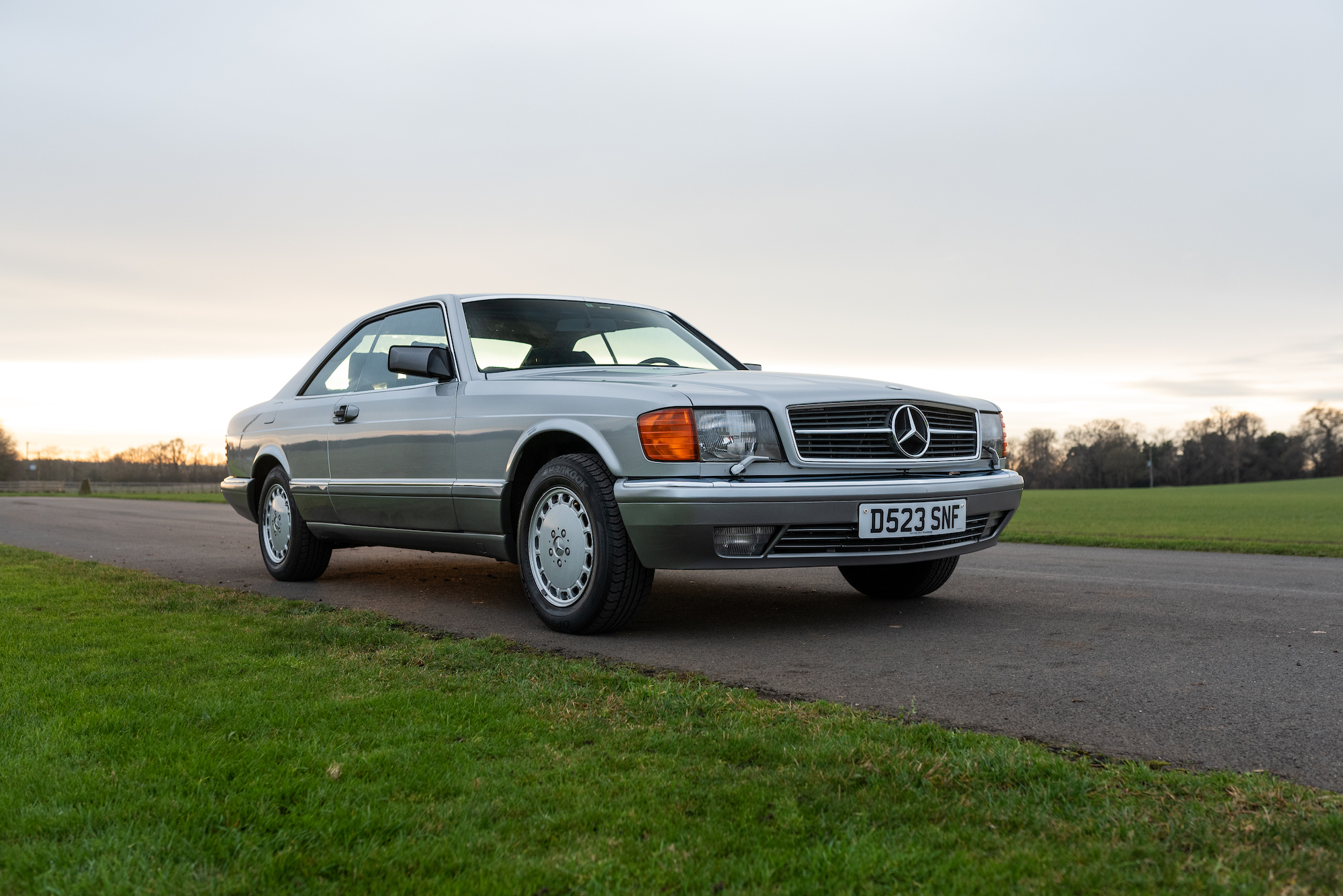 1986 MERCEDES-BENZ (W126) 560 SEC