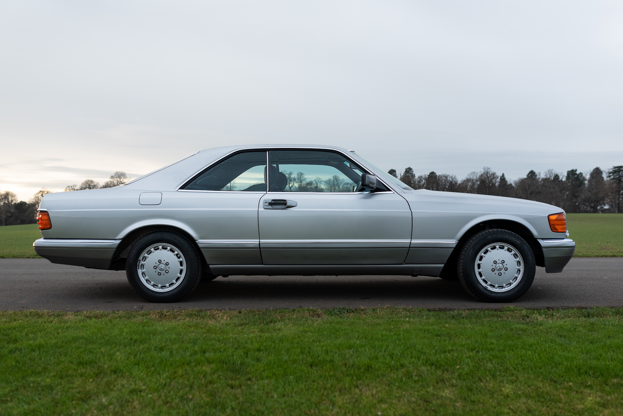 1986 MERCEDES-BENZ (W126) 560 SEC