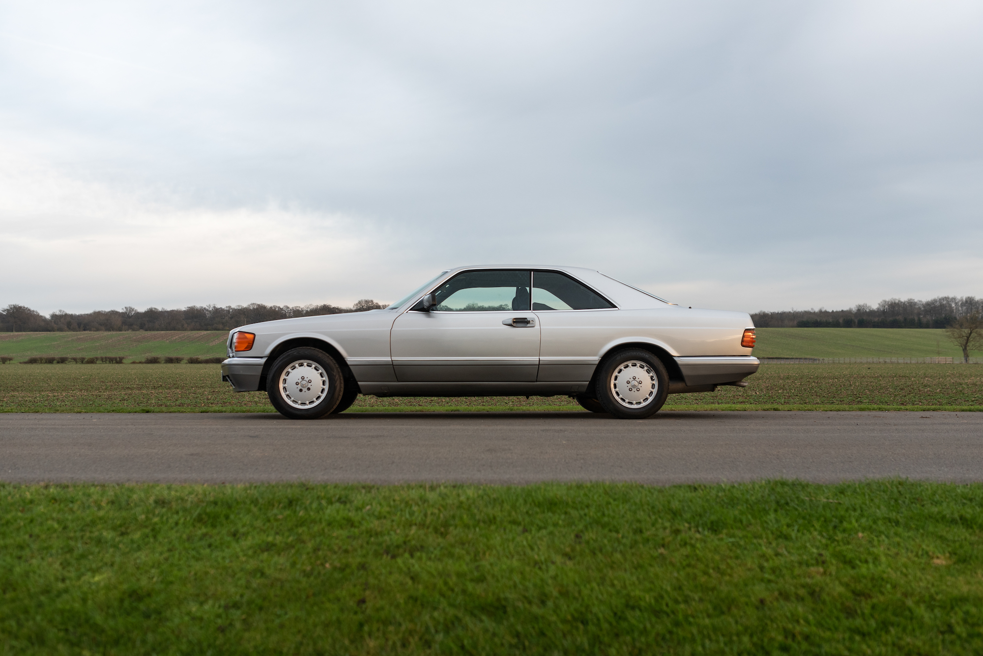 1986 MERCEDES-BENZ (W126) 560 SEC