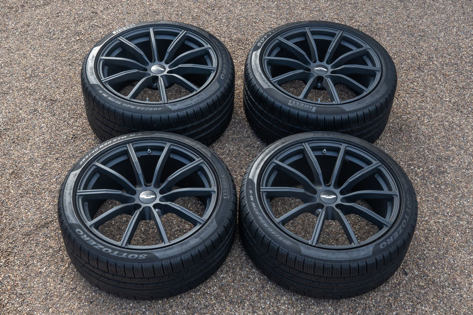 SET OF ASTON MARTIN VANTAGE WHEELS WITH WINTER TYRES