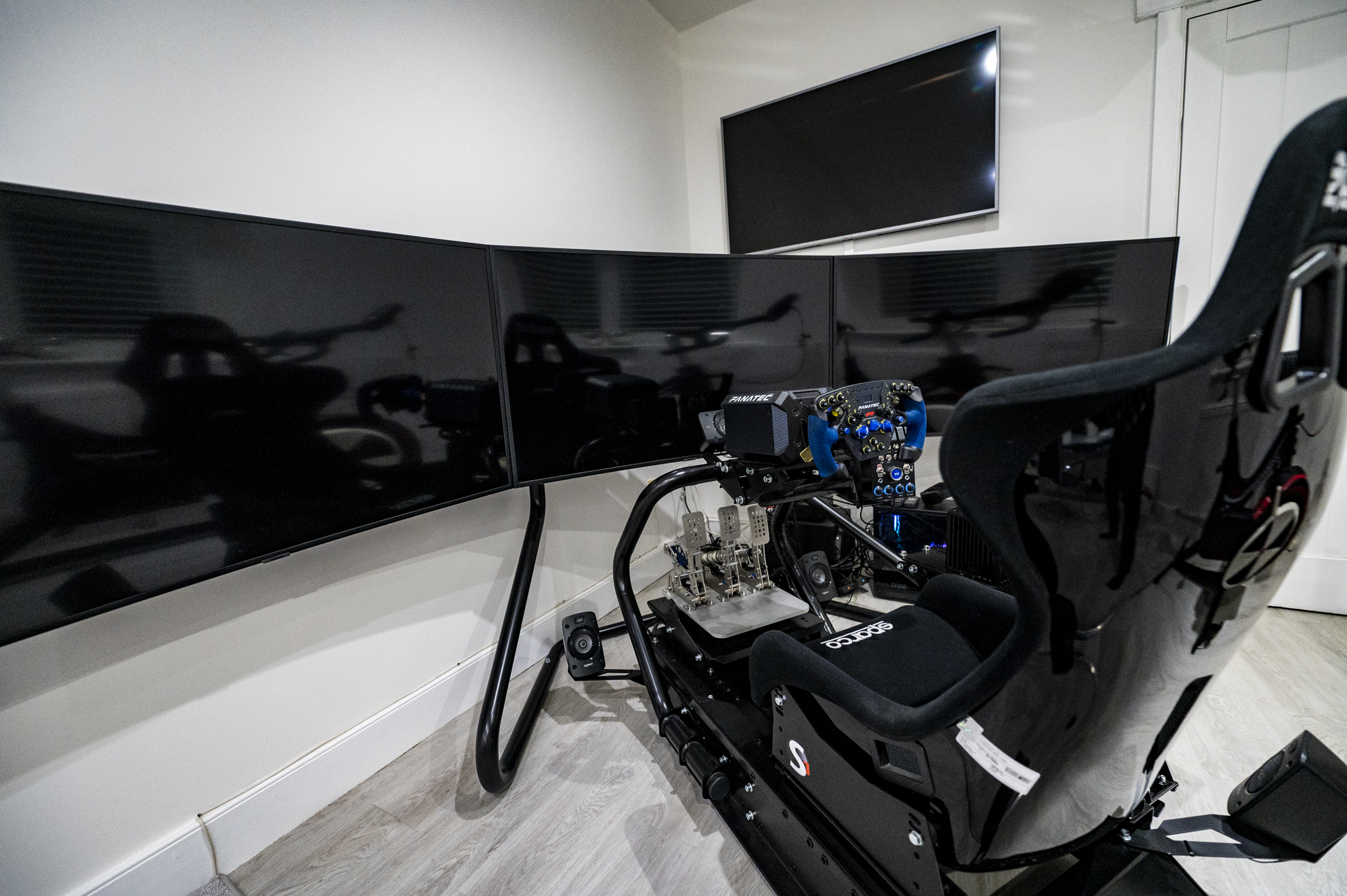CUSTOM RACING SIMULATOR
