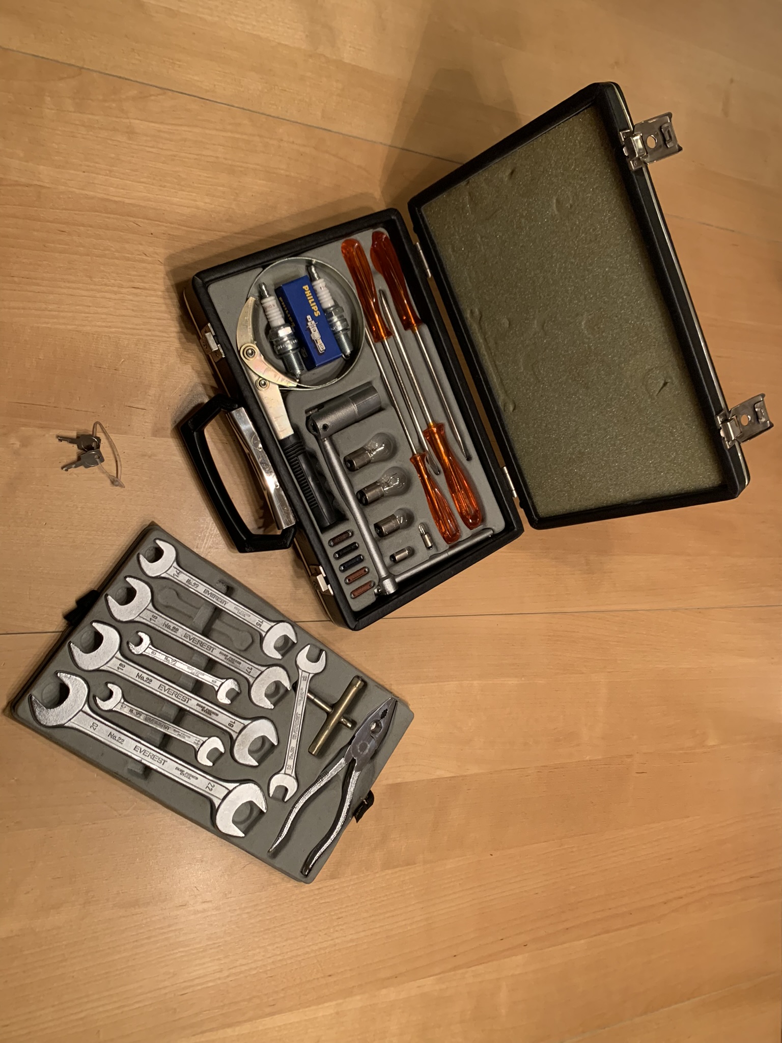 FERRARI ATTACHÉ TOOL KIT