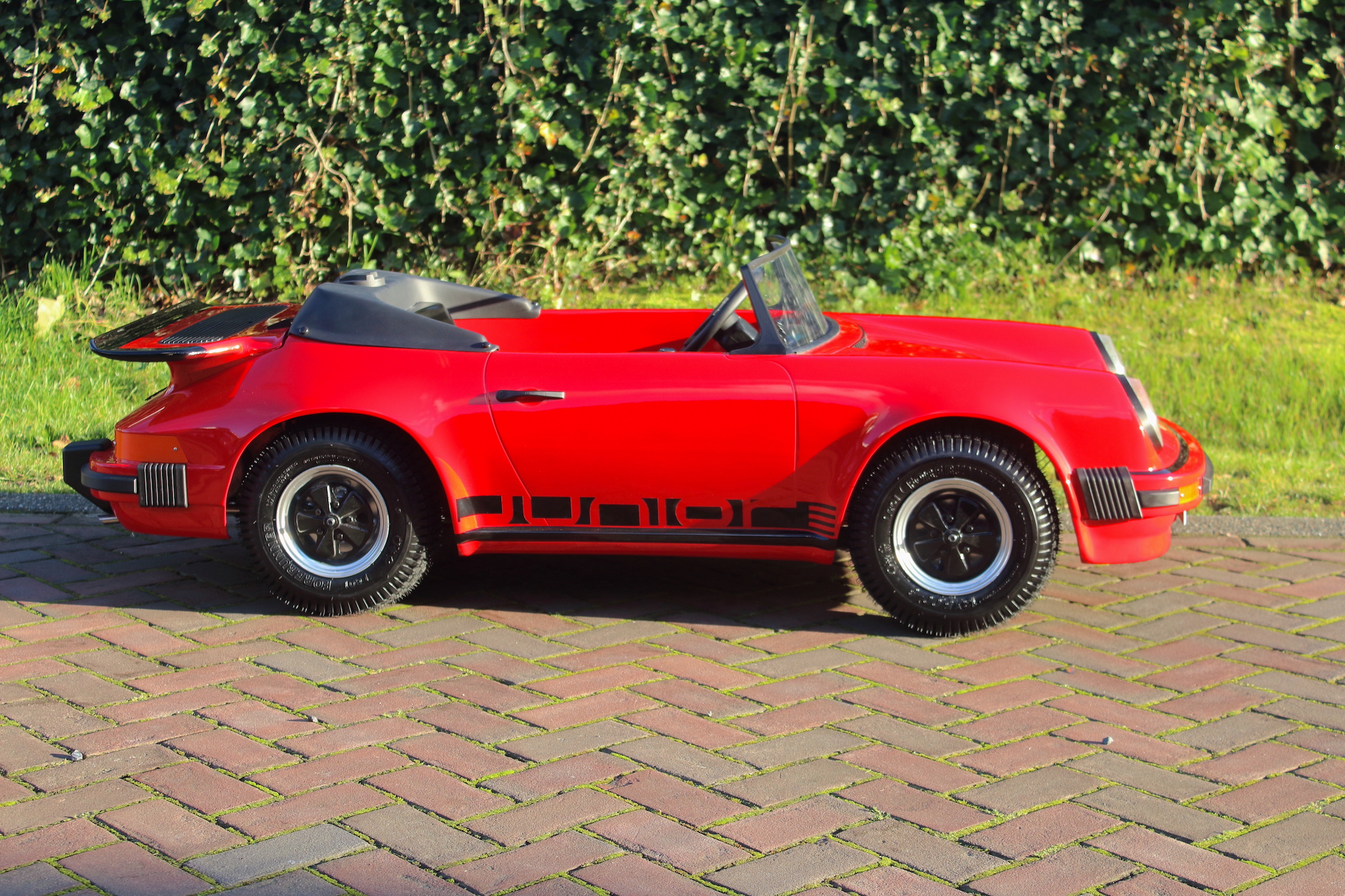 PORSCHE 911 CARRERA JUNIOR CHILDREN'S CAR