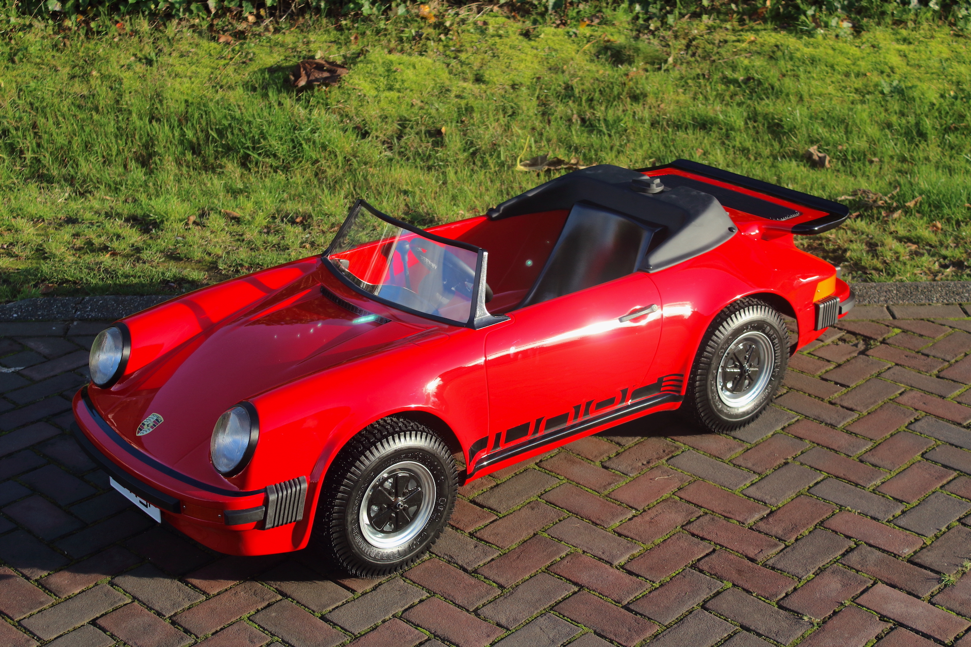 PORSCHE 911 CARRERA JUNIOR CHILDREN'S CAR