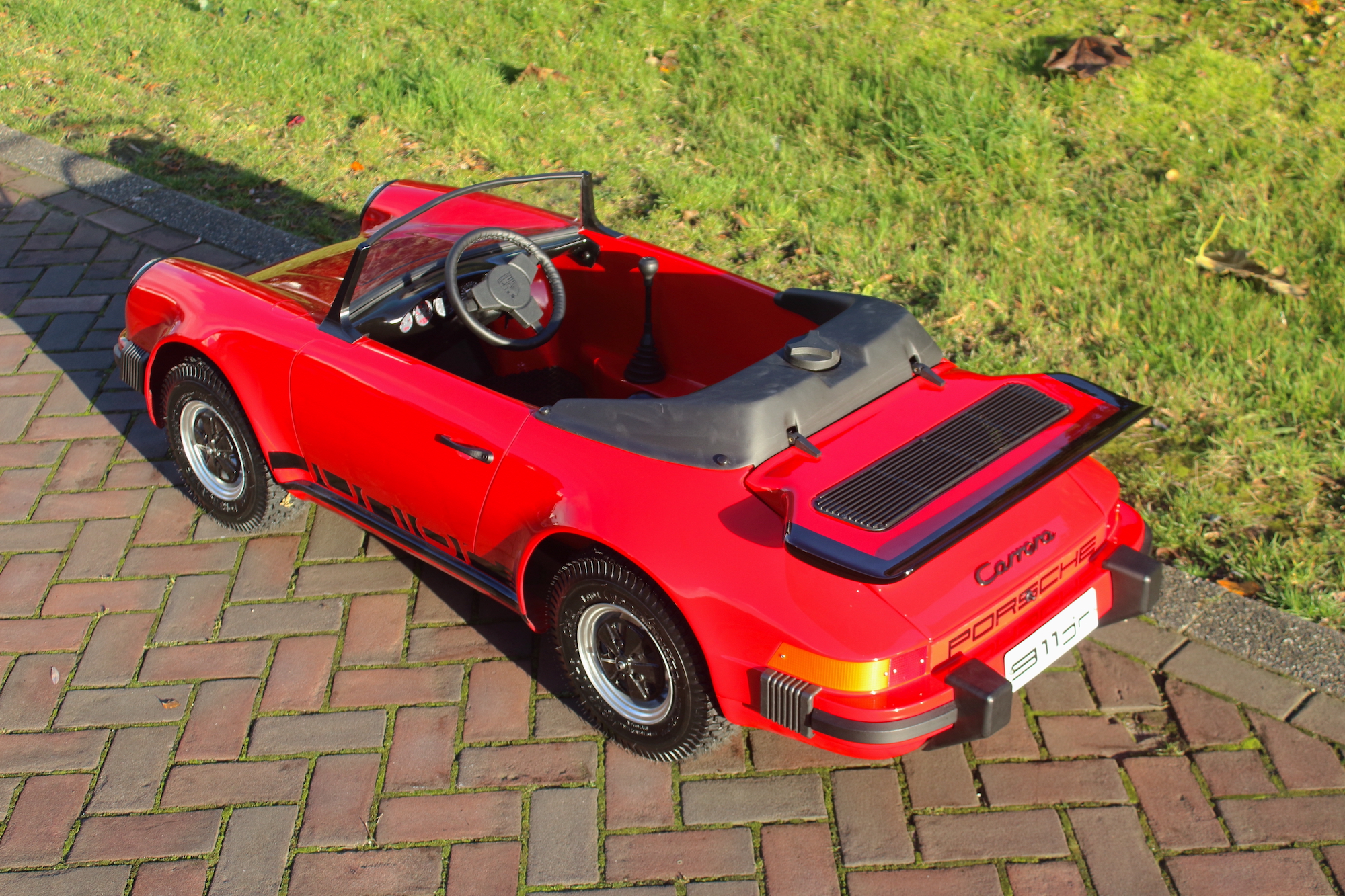 PORSCHE 911 CARRERA JUNIOR CHILDREN'S CAR
