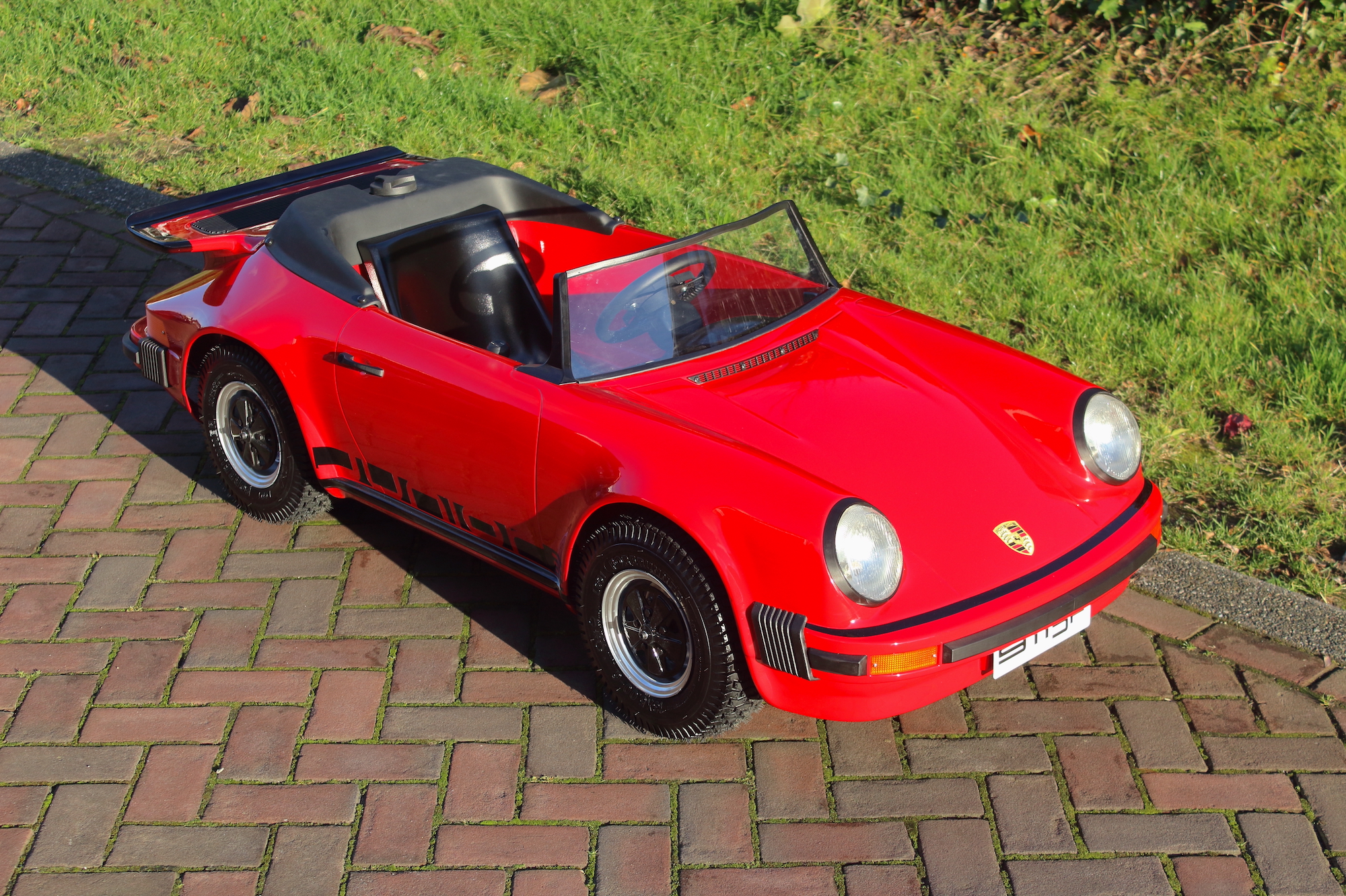 PORSCHE 911 CARRERA JUNIOR CHILDREN'S CAR