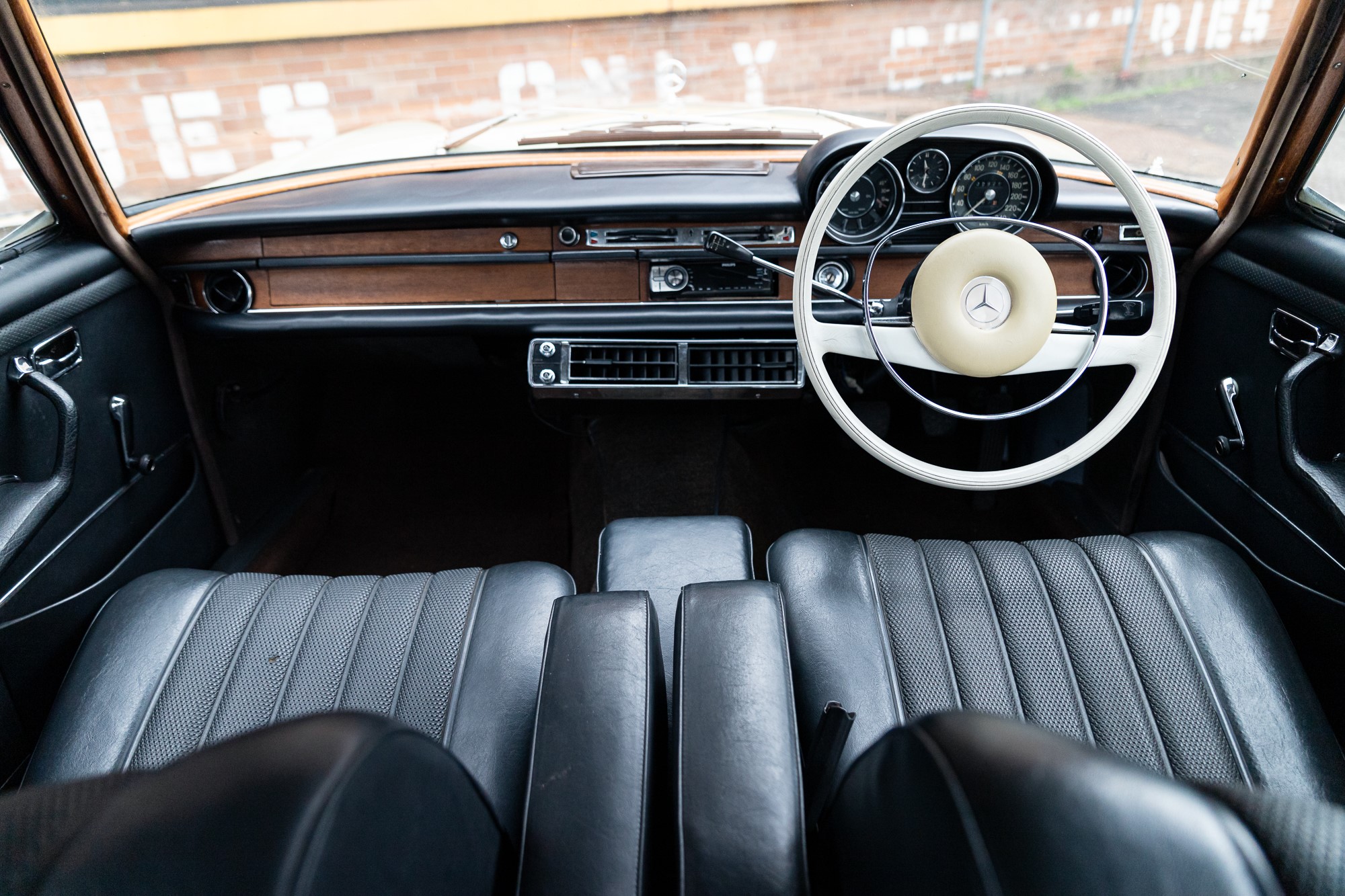 1968 MERCEDES-BENZ (W108) 250S