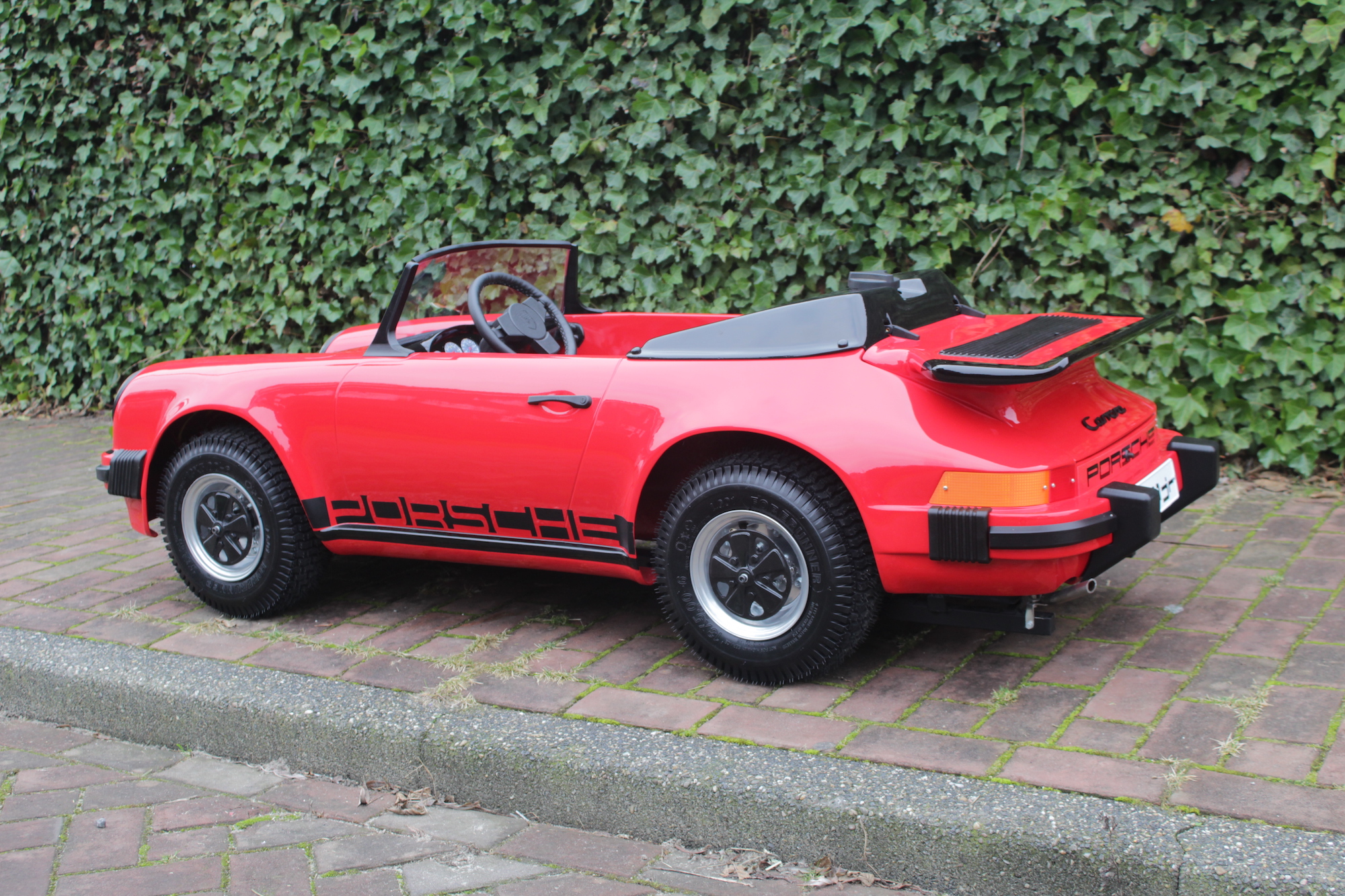 PORSCHE 911 CARRERA JUNIOR CHILDREN'S CAR